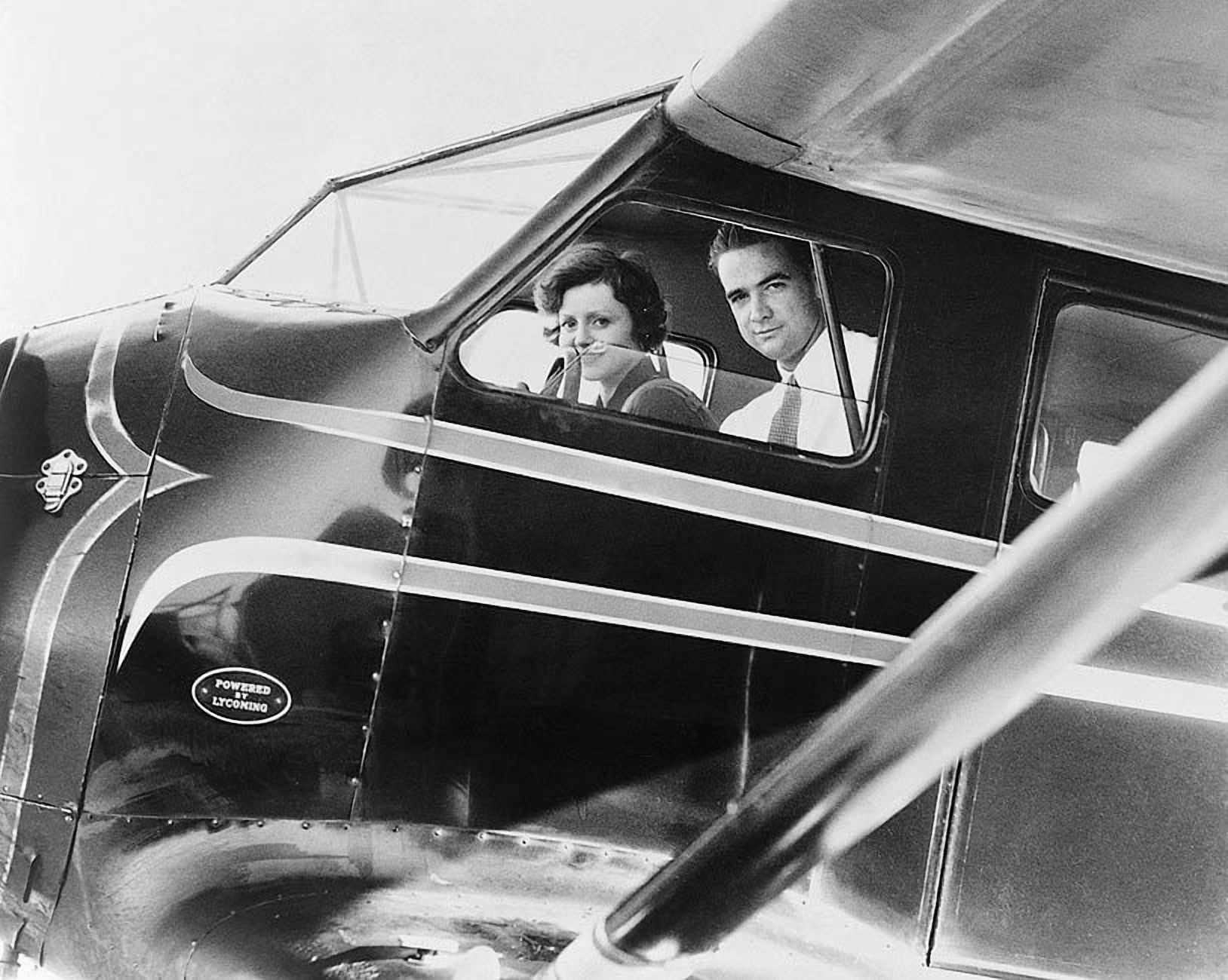 Howard Hughes & Nancy Carroll in Airplane Style - A - 24x36 Inch Glossy ...