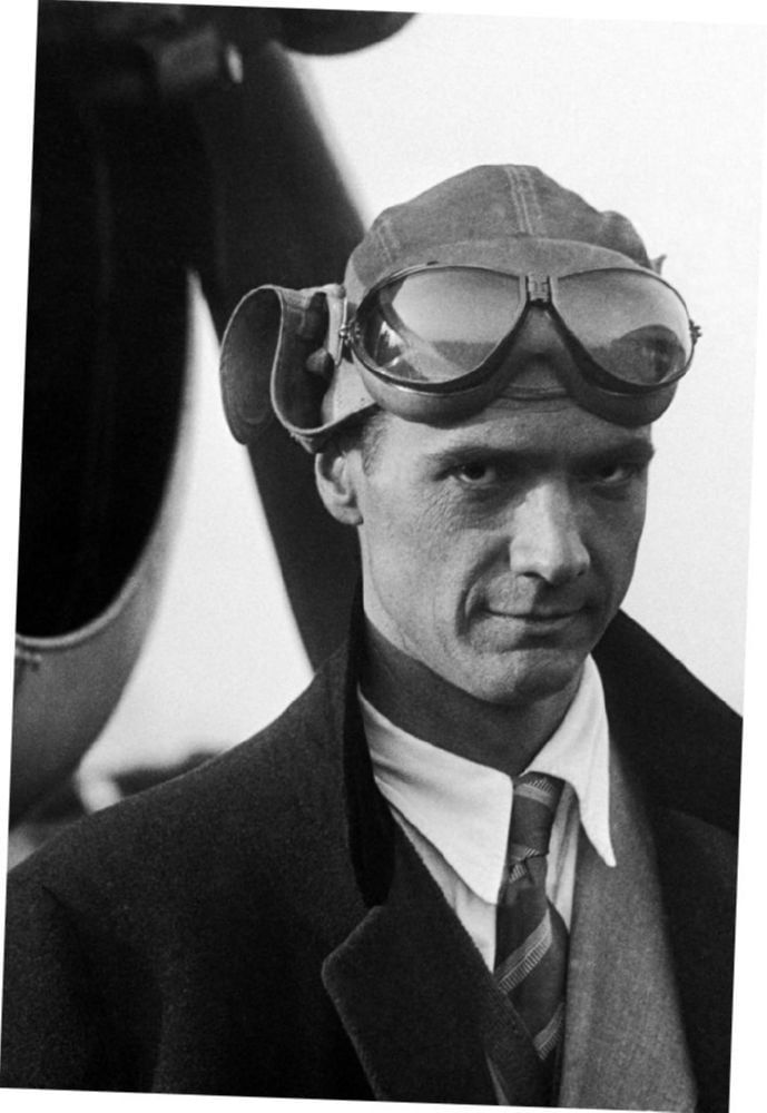 Howard Hughes Poster Aviator 16x24 Poster Medium Art Poster 16x24 ...