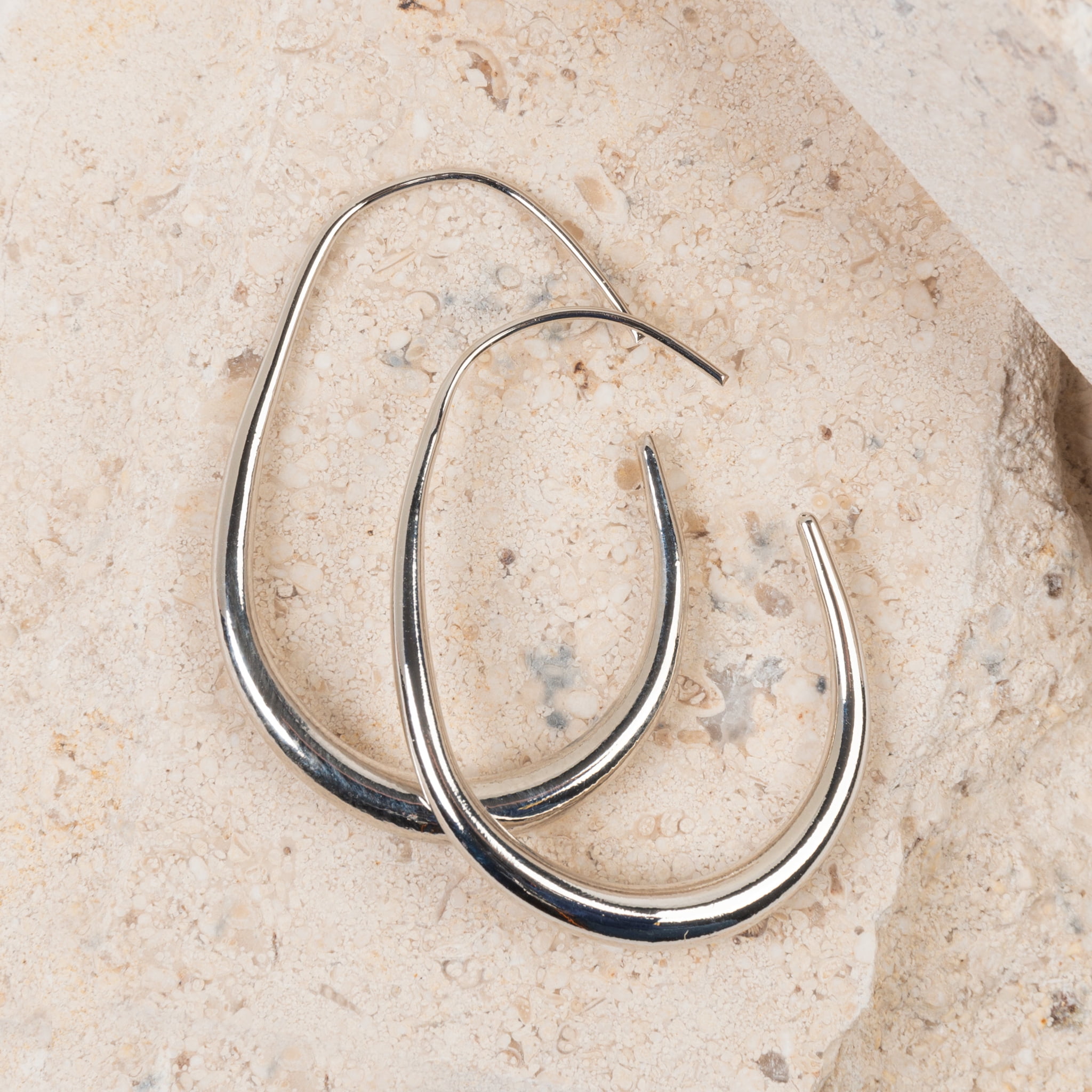 Howard's Medium Silver Graduated Oval Hoop Earrings for Women - Walmart.com