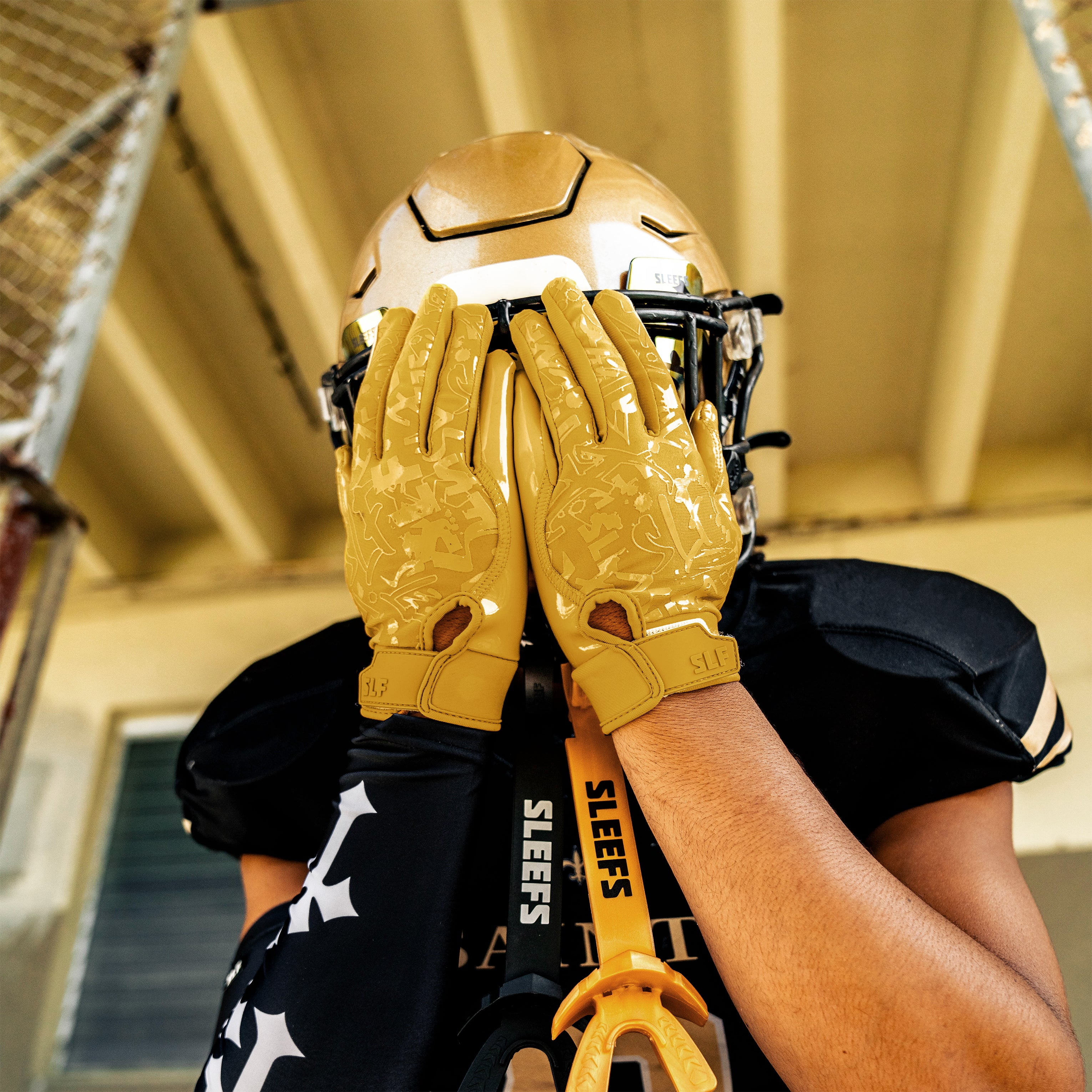 Hue Gold Sticky Football Receiver Gloves - Walmart.com
