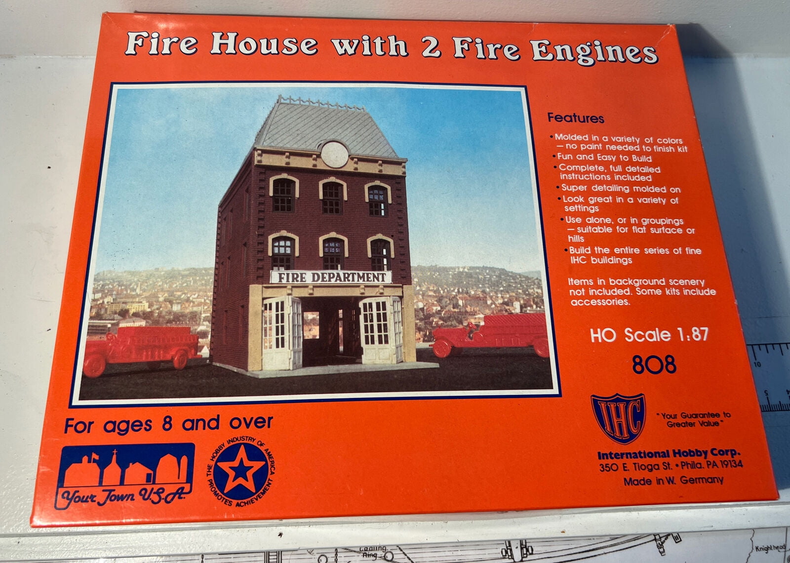 IHC 808 Fire House Station with 2 Engines Building Model Kit, Scale 1: ...