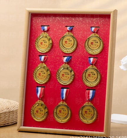ITSELFER Pin Display Case Marathon Medal Display Lapel Pin Display Box ...