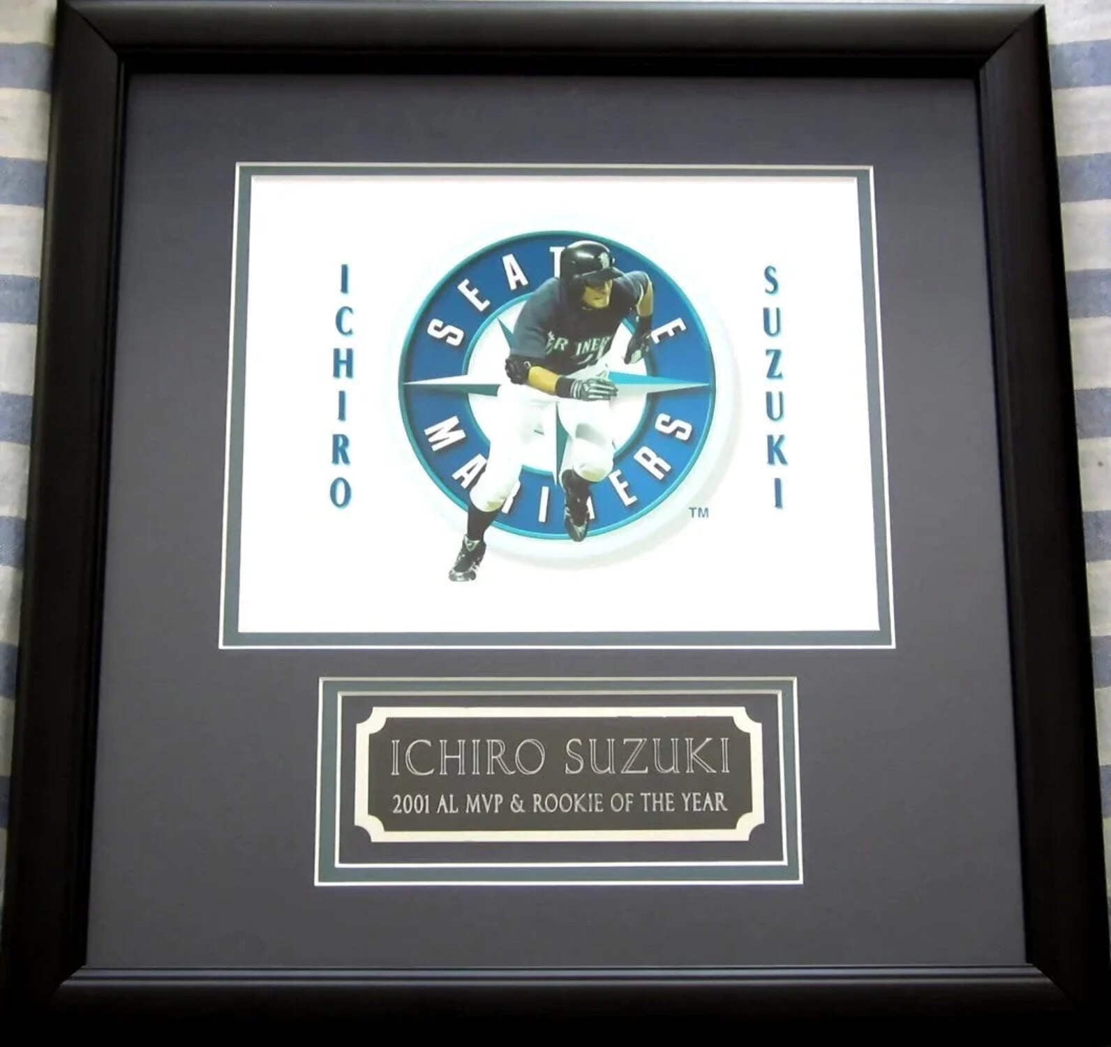 Ichiro Suzuki Seattle Mariners 8x10 photo framed with 2001 AL MVP and ...