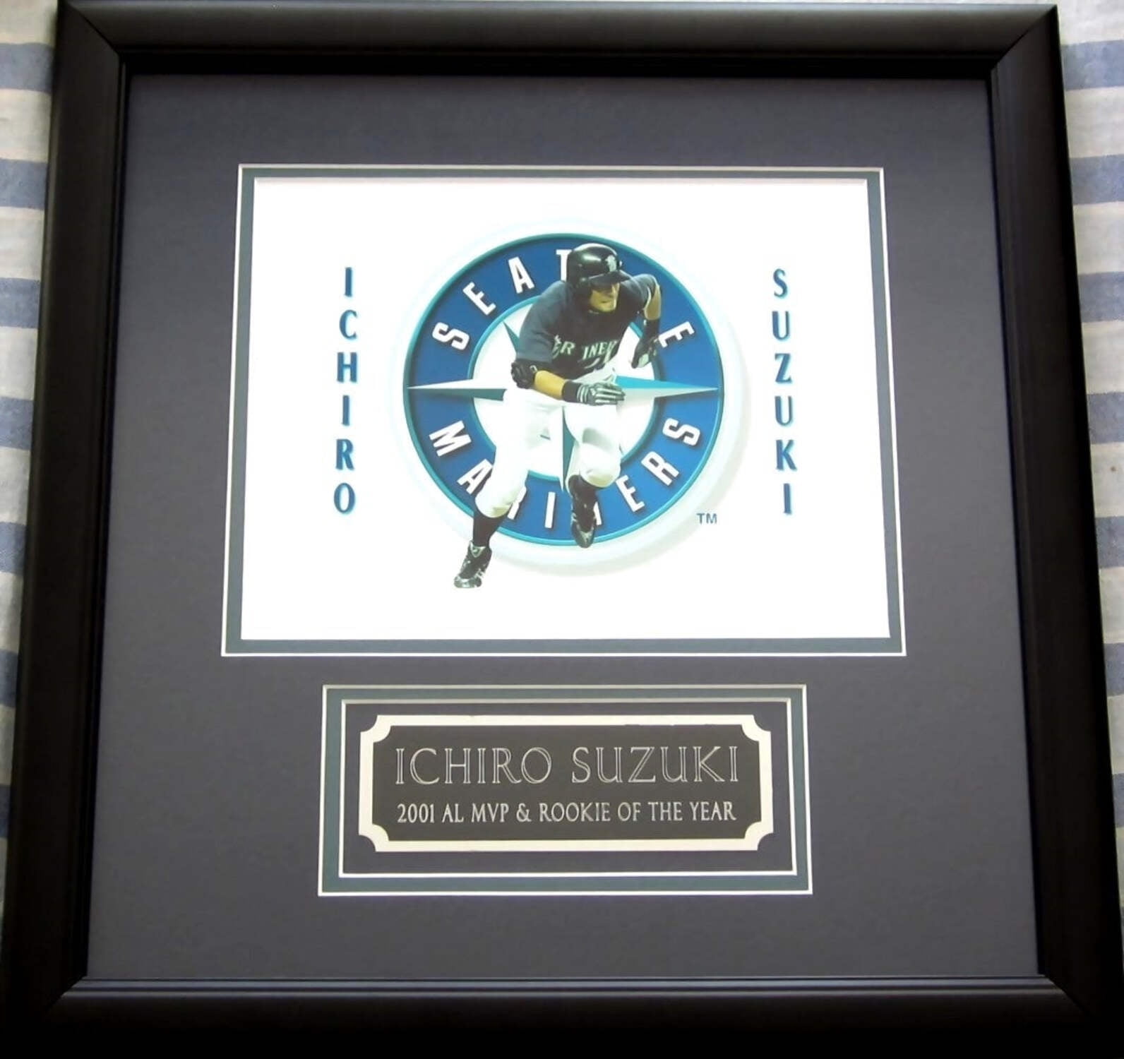 Ichiro Suzuki Seattle Mariners 8x10 photo framed with 2001 AL MVP and ...