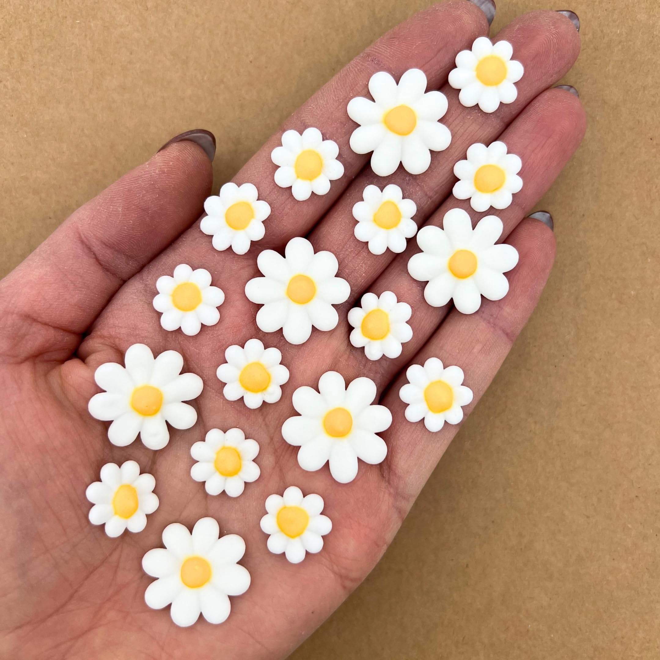 Icing Daisies | Edible GGA1 Sugar Flowers | Daisy Cake Toppers | Edible ...