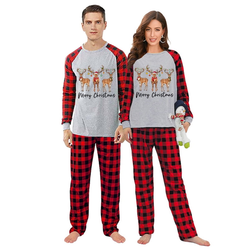 Ihaphap Colorful stars adorn the Christmas reindeer Christmas Couple ...
