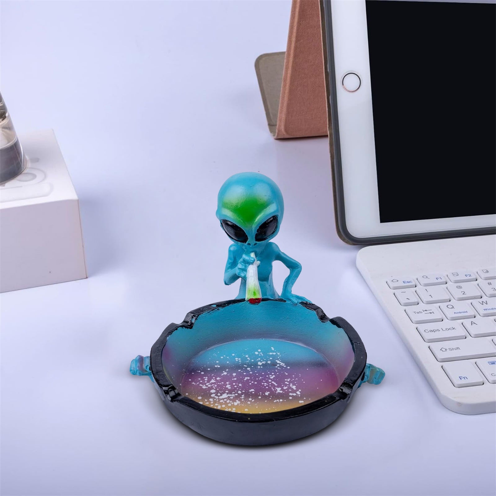 Ihgeha Cubicle Decor "A Unique Design From Outer Space: The Creative ...