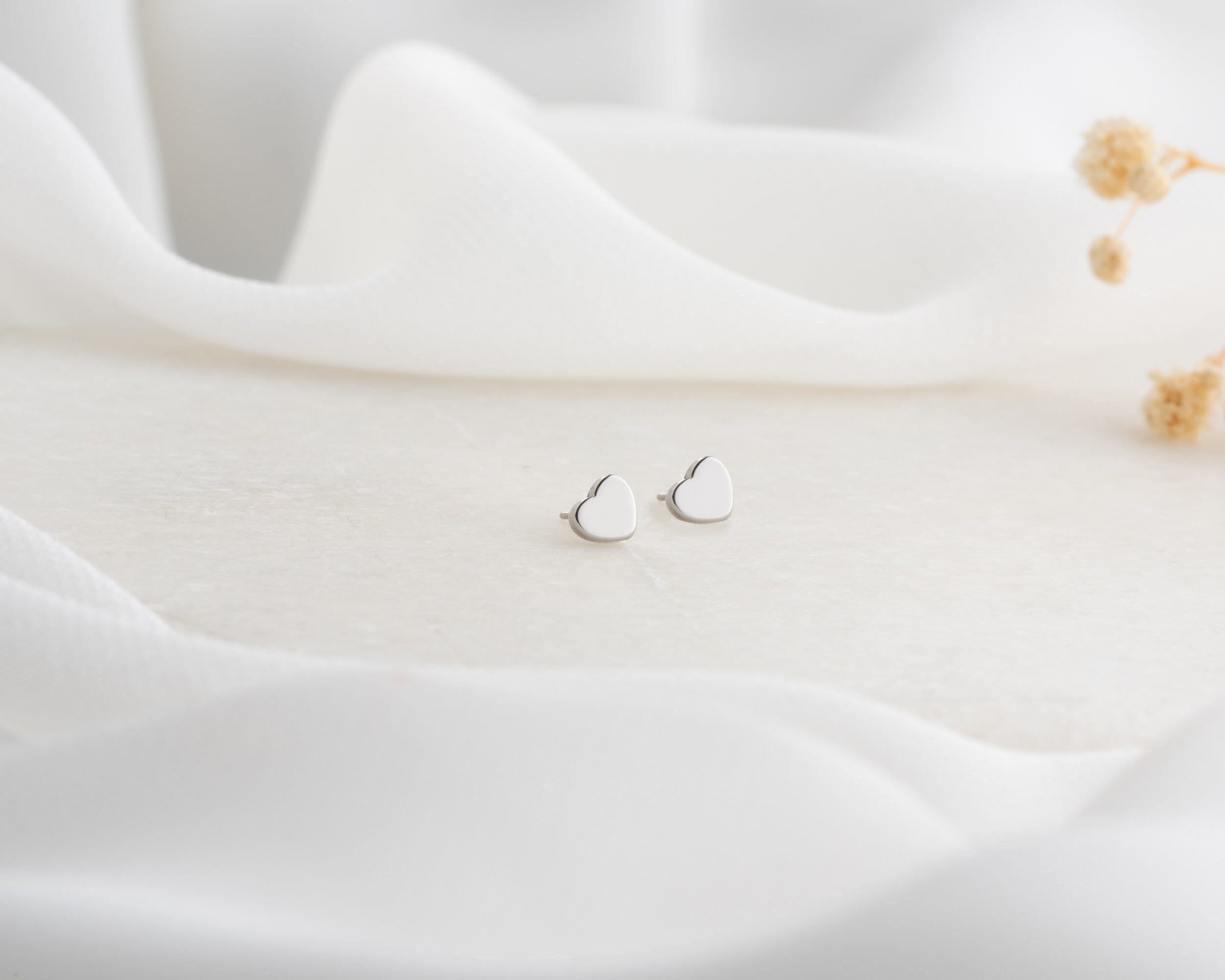 Implant Grade Titanium Push In Flat Back Heart Labret stud, Threadless ...