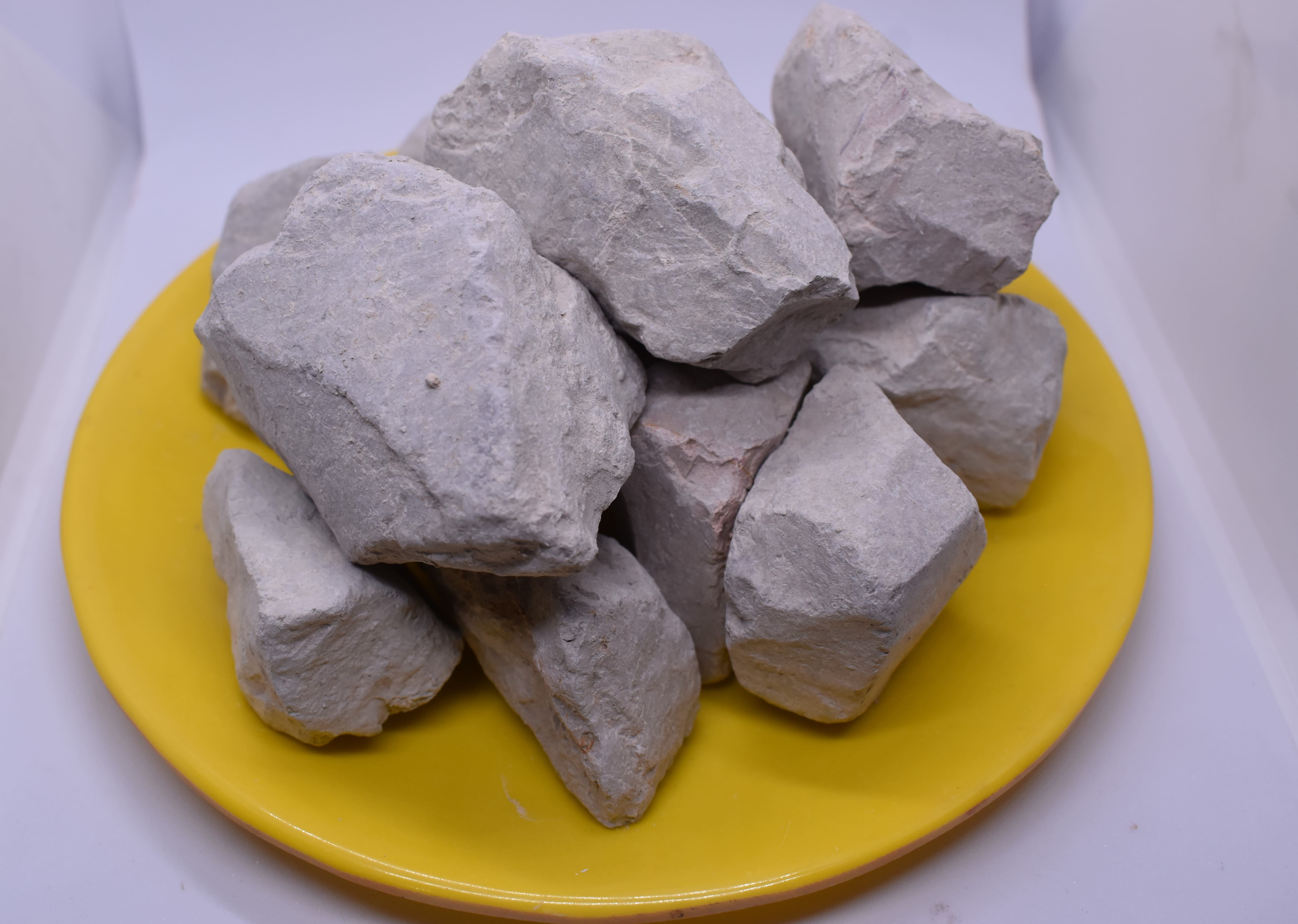 India Clay Edible Daisy Clay, Soft to Medium Crunchy, 200 Grams ...