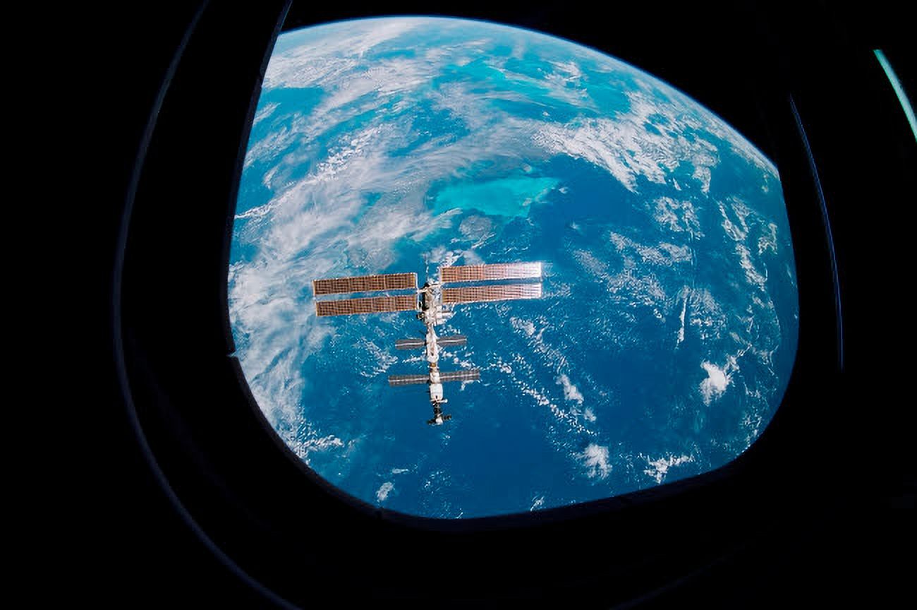 International Space Station Poster Print by Stocktrek Images (34 x 22 ...