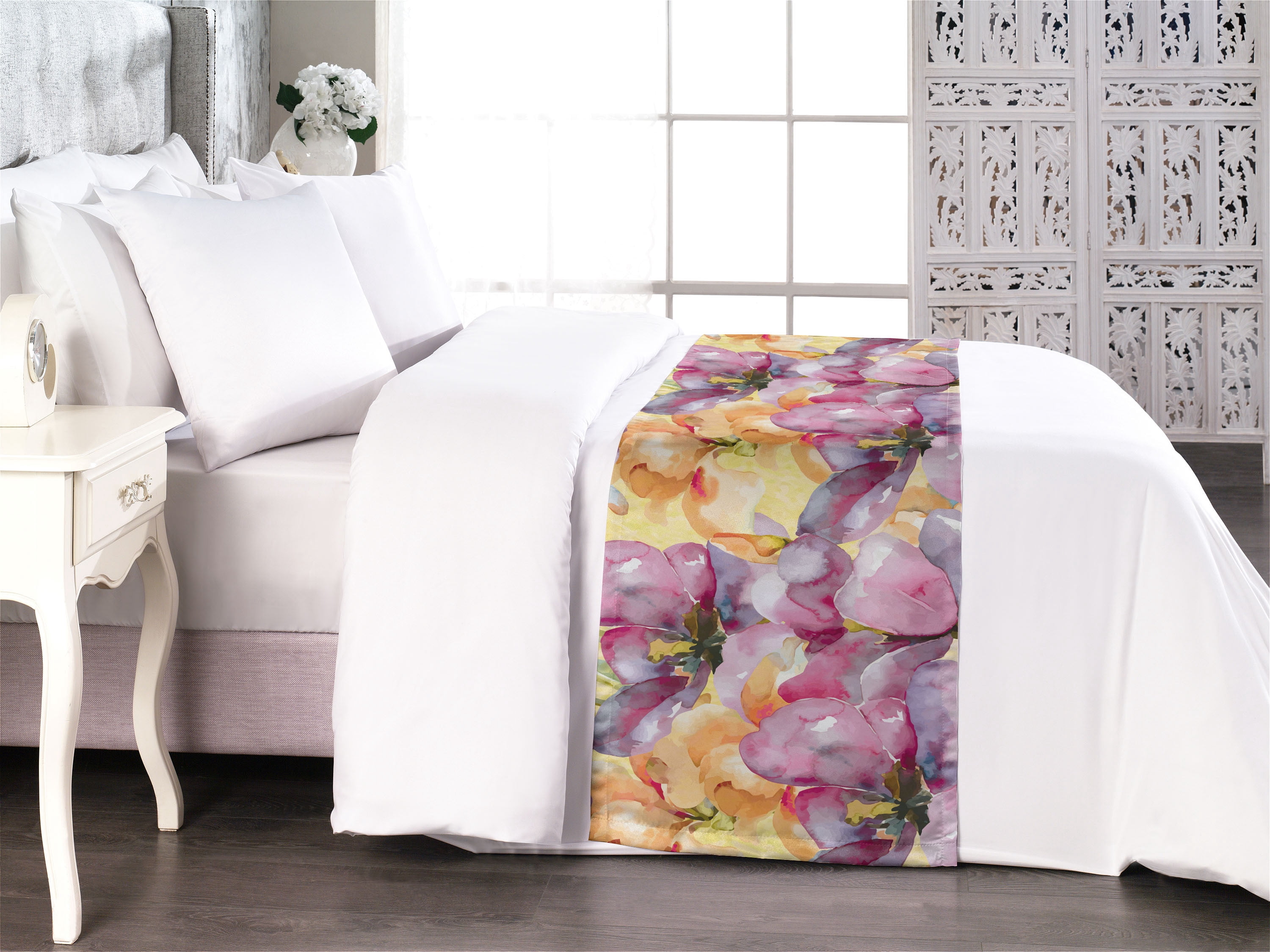 Iris Bed Runner, Blooming Flowers Watercolor Painting Themed Pattern ...