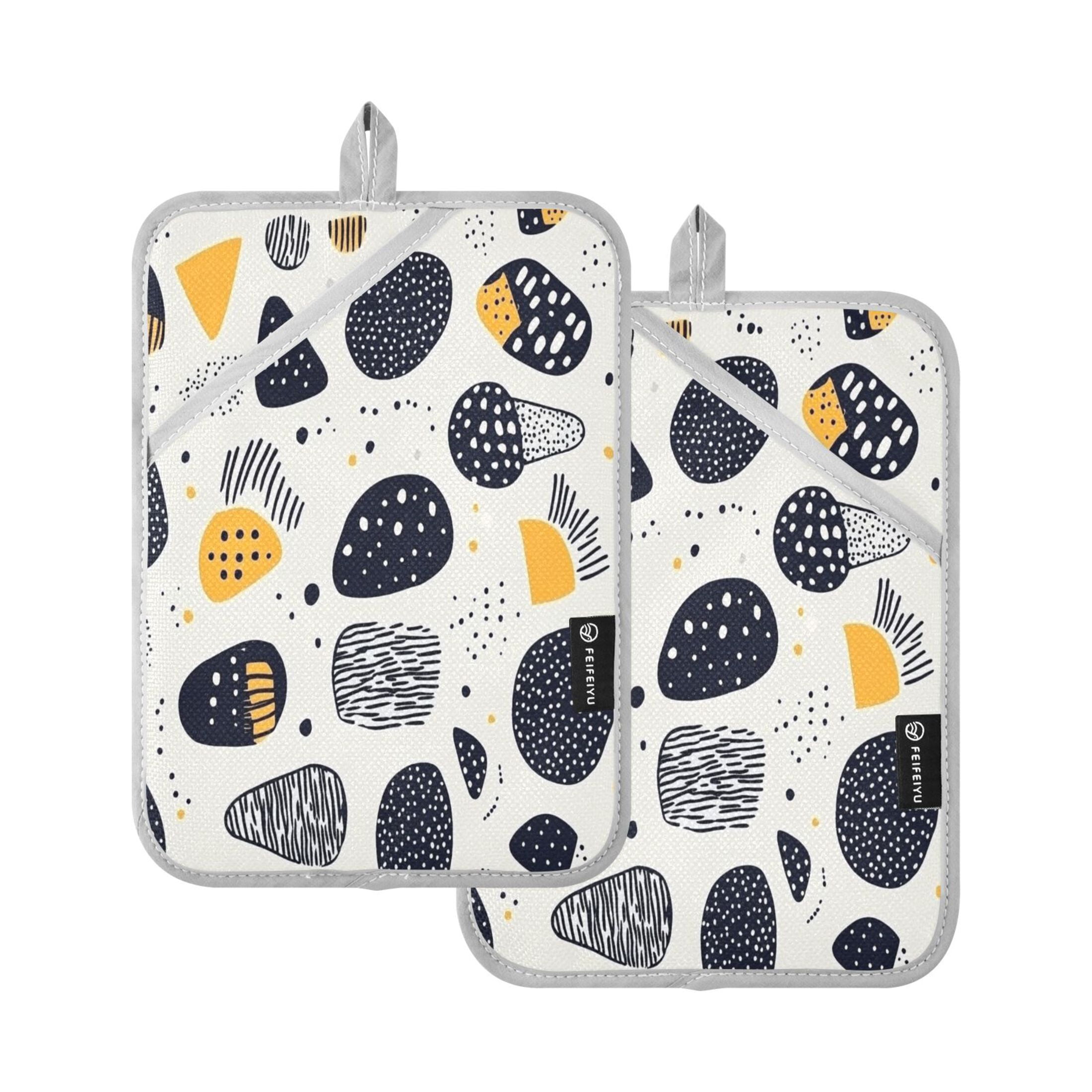 Irregular Dots Design Set of 2 Heat-Resistant Quilted Pads, Silver ...