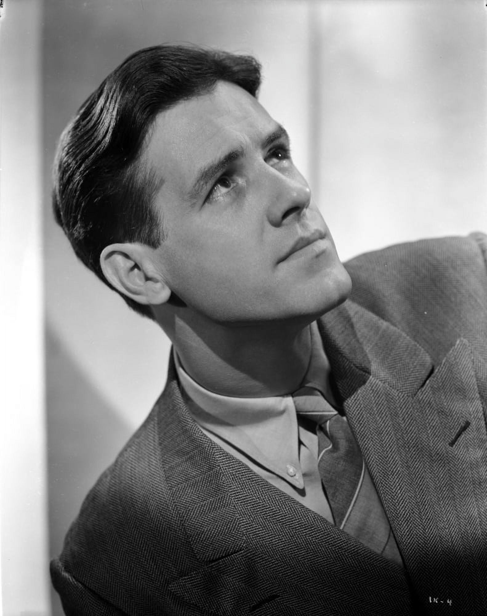 Ish Kabibble looking up Photo Print (8 x 10) - Walmart.com