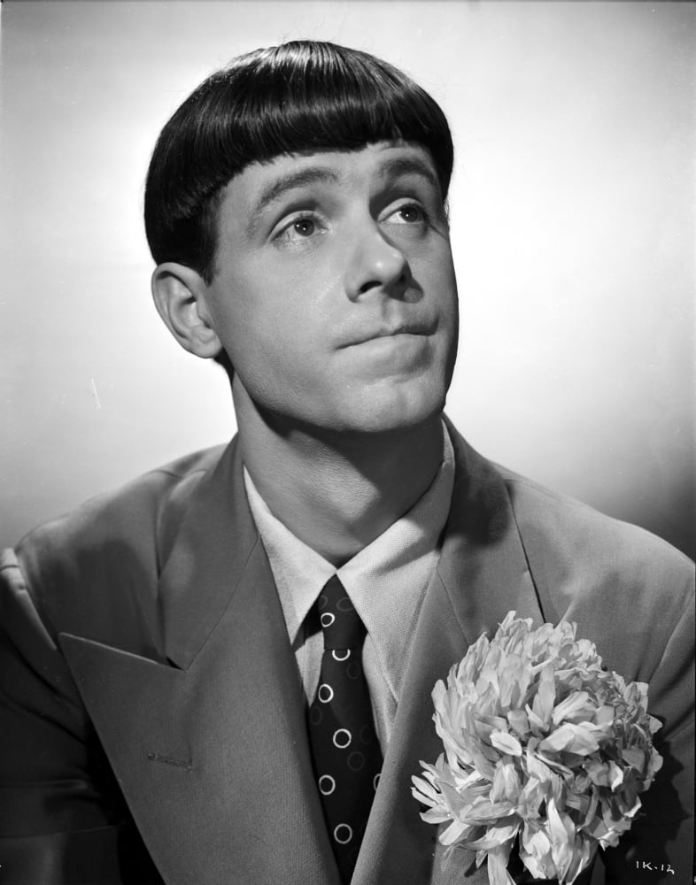 Ish Kabibble with flowers Photo Print (8 x 10) - Walmart.com