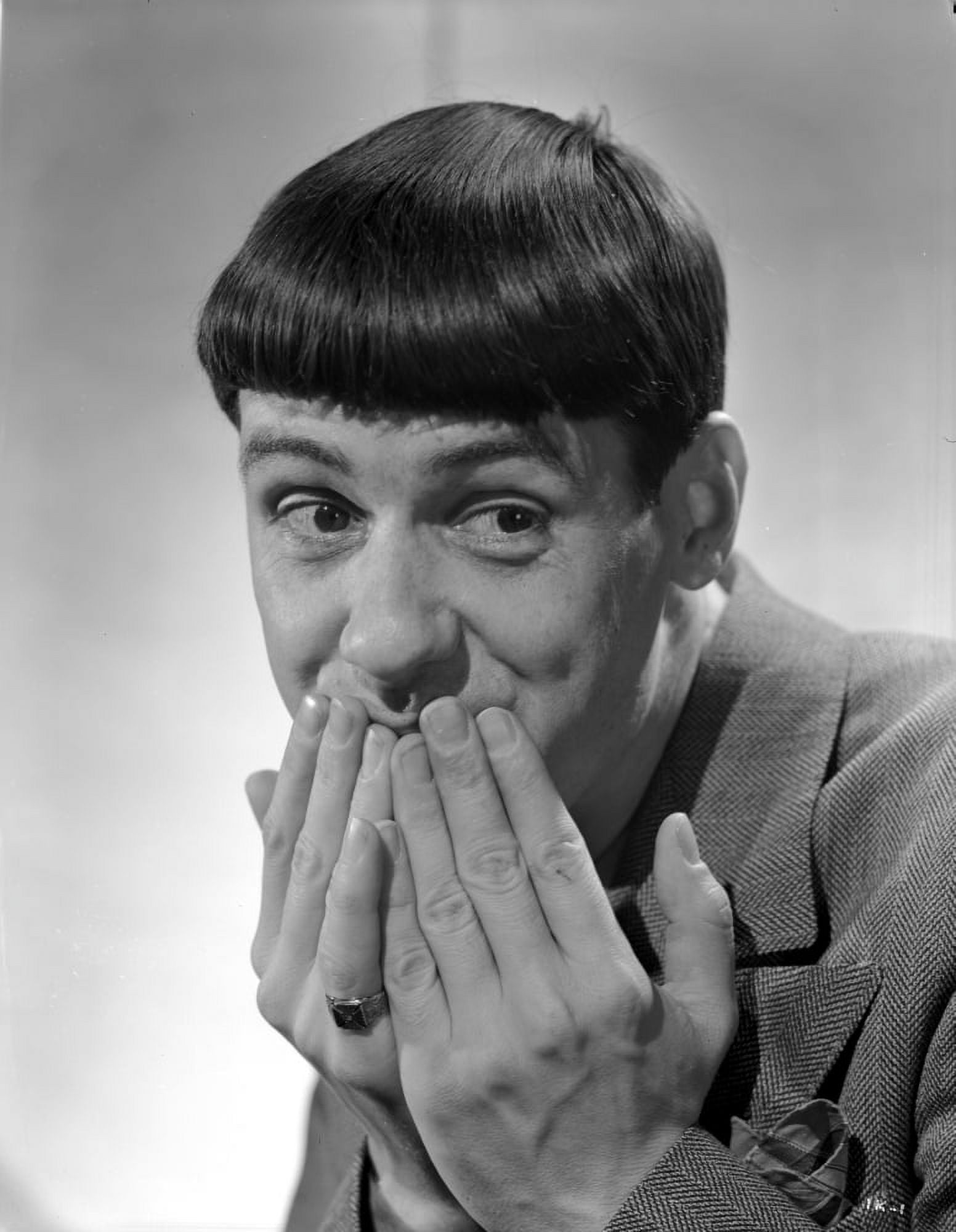 Ish Kabibble with hands covering mouth Photo Print (8 x 10) - Walmart.com