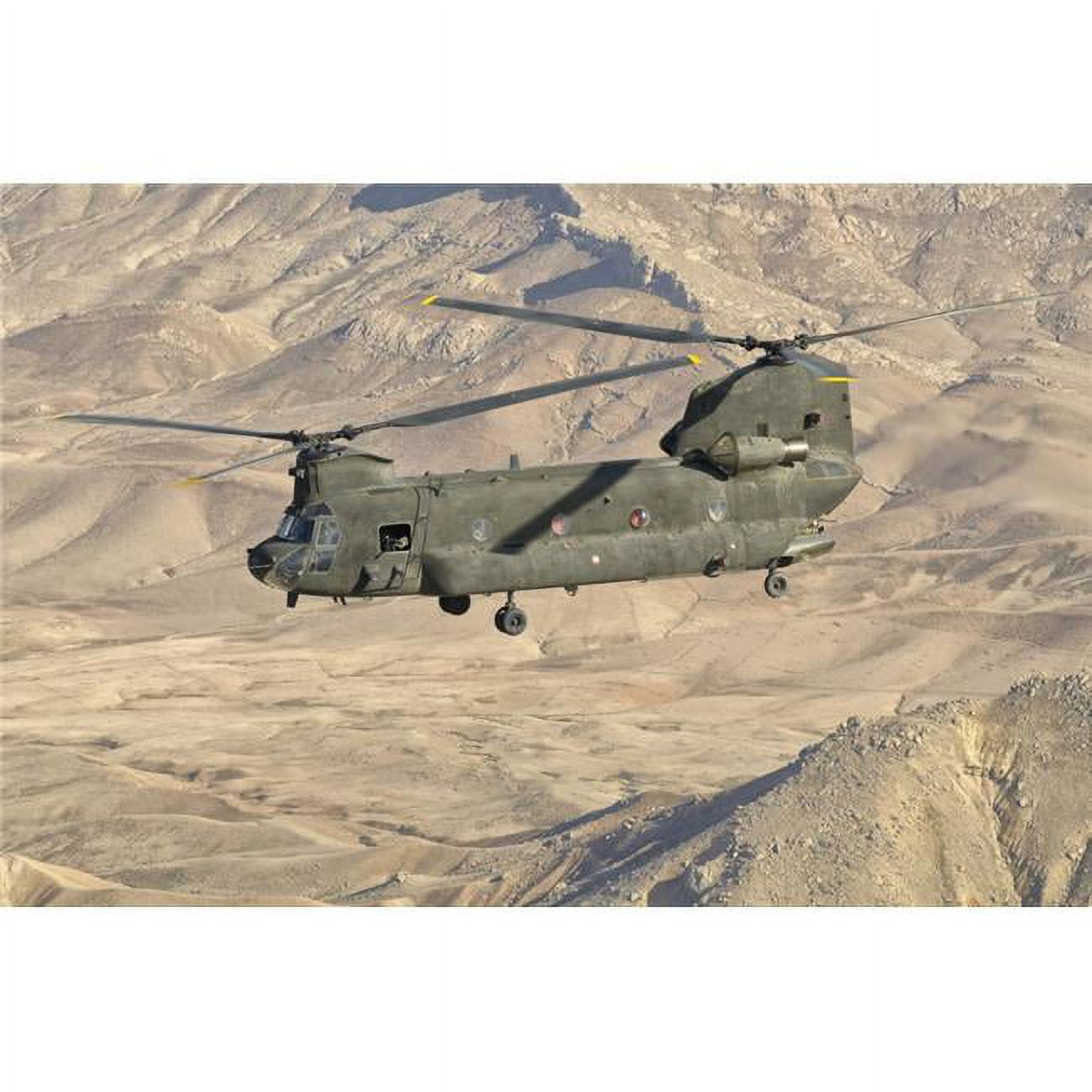 Italian Army CH-47C Chinook helicopter in flight over Afghanistan ...
