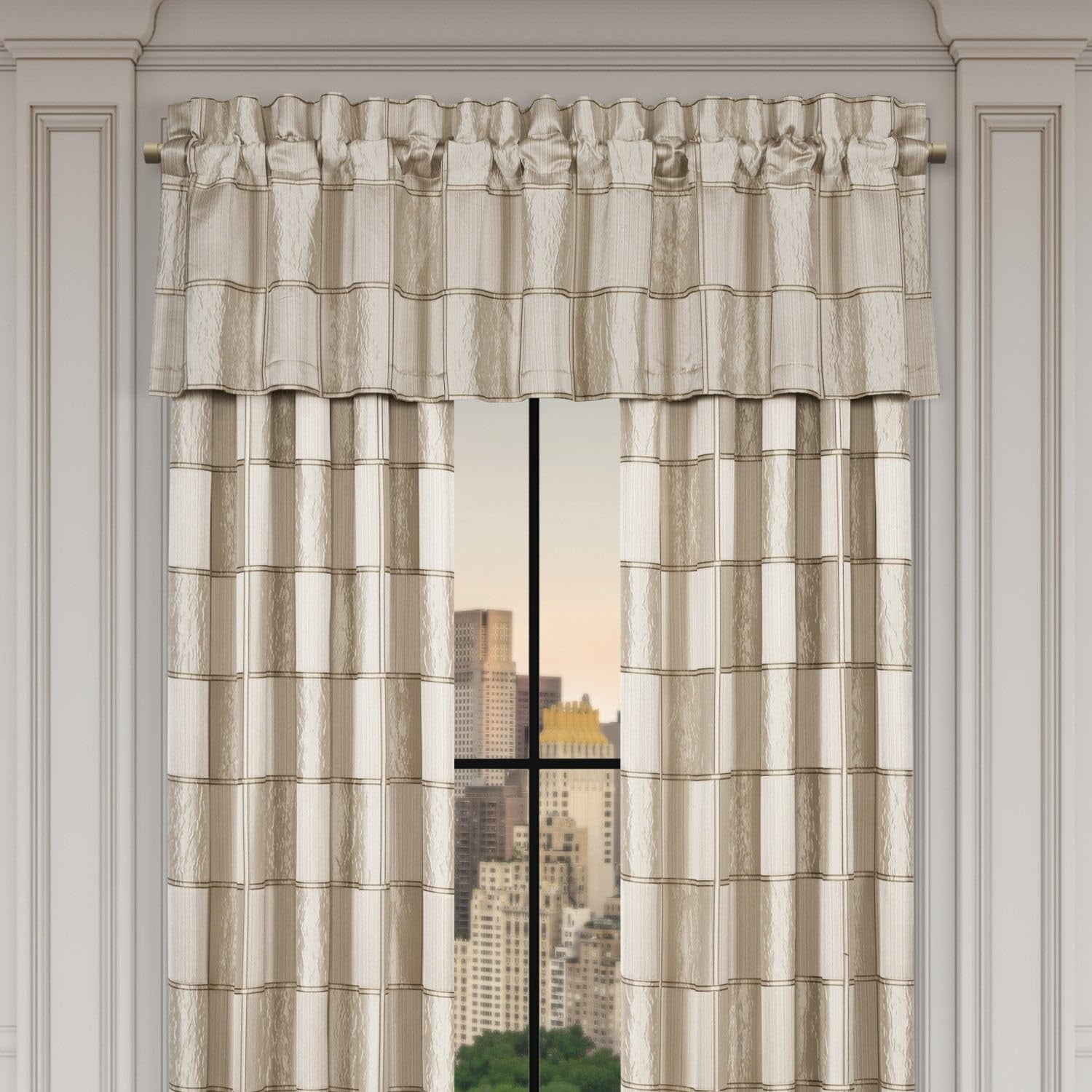 J. Queen New York Straight Valance Patterned Flax Brown 18"x88 ...