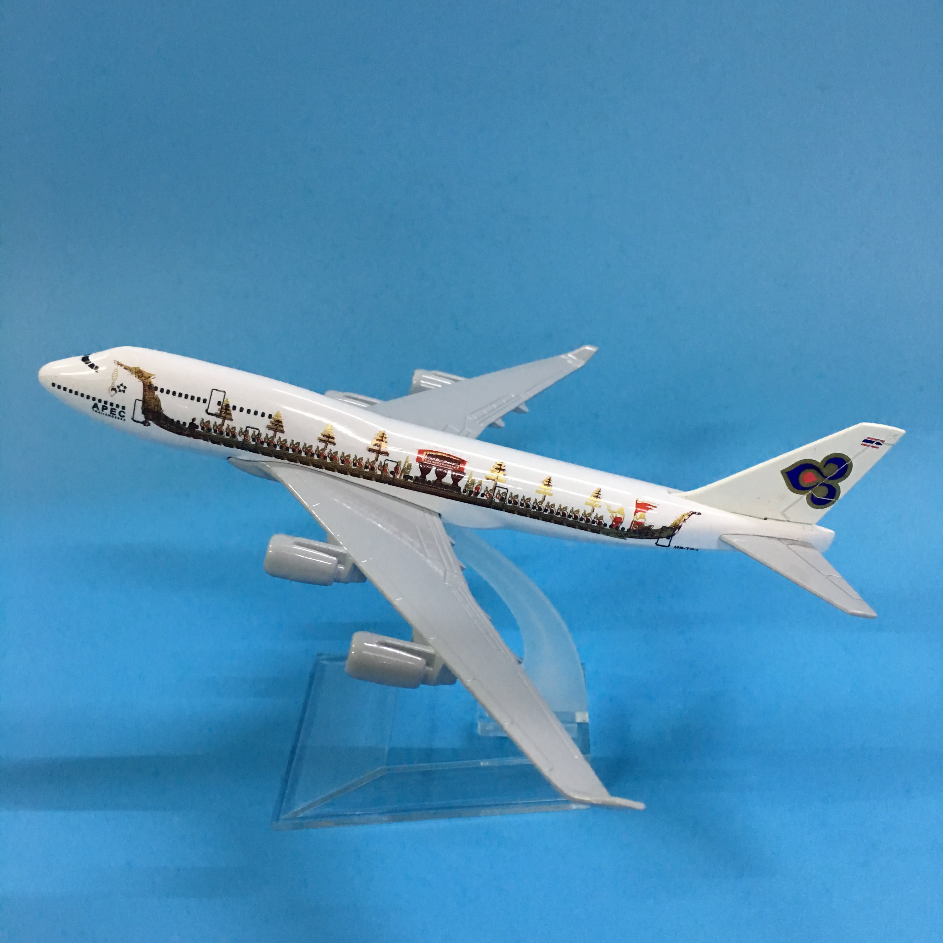 JASON TUTU 16cm Thai Dragon Boat Boeing 747 Airplane Model Airplane Diecast Metal 1/400 Scale ...