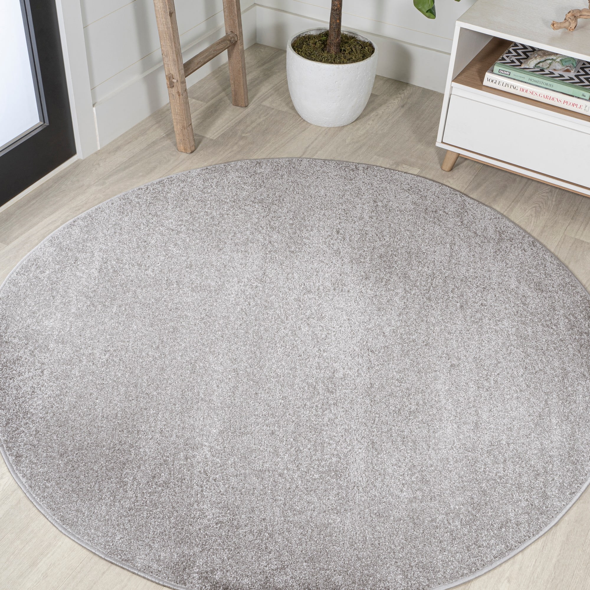 JONATHAN Y SEU100K-6R Haze Solid Low-Pile Light Gray 6' Round Area Rug ...
