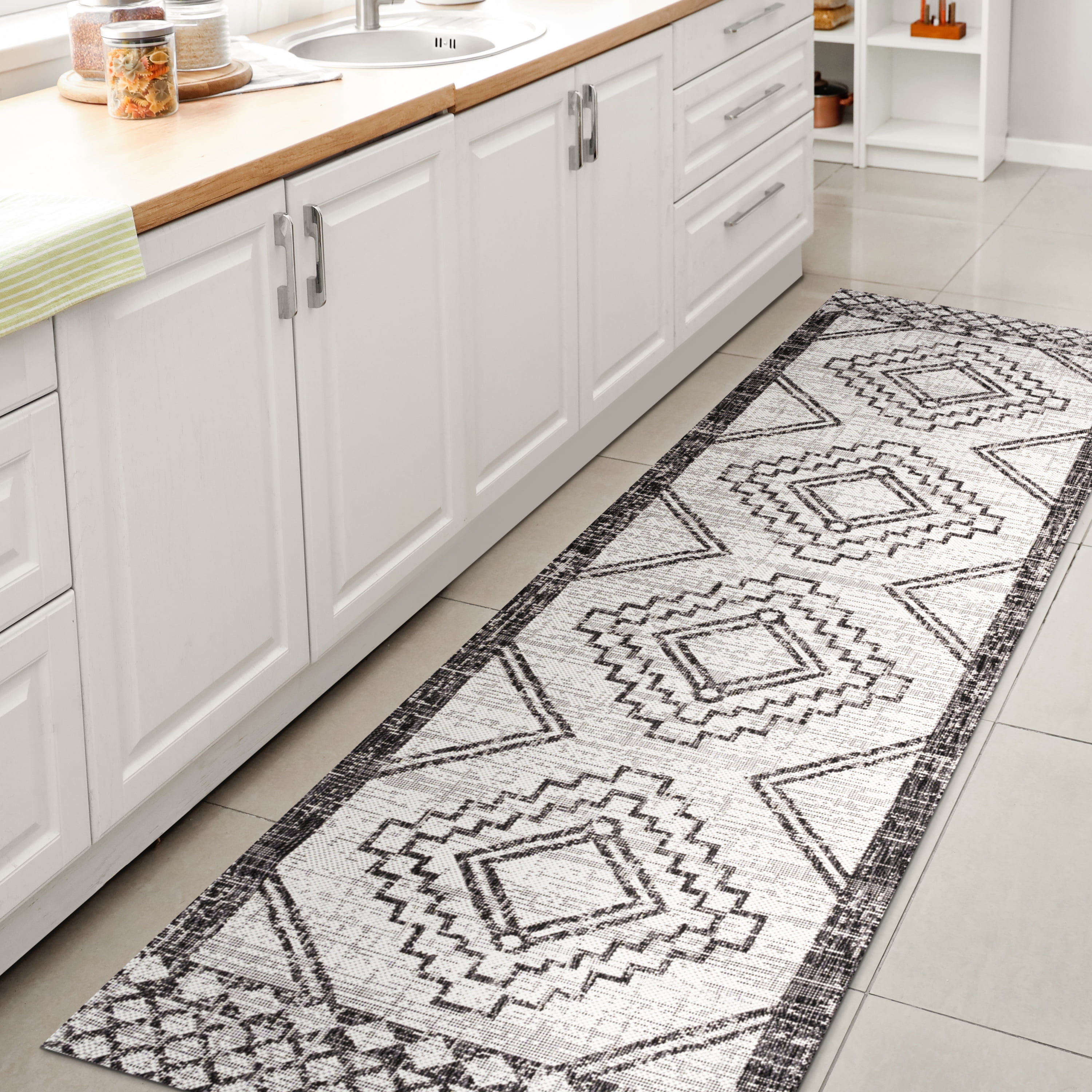 JONATHAN Y SMB127E-28 Marokko Diamond Tribal Medallion Ivory/Black 2 ft ...