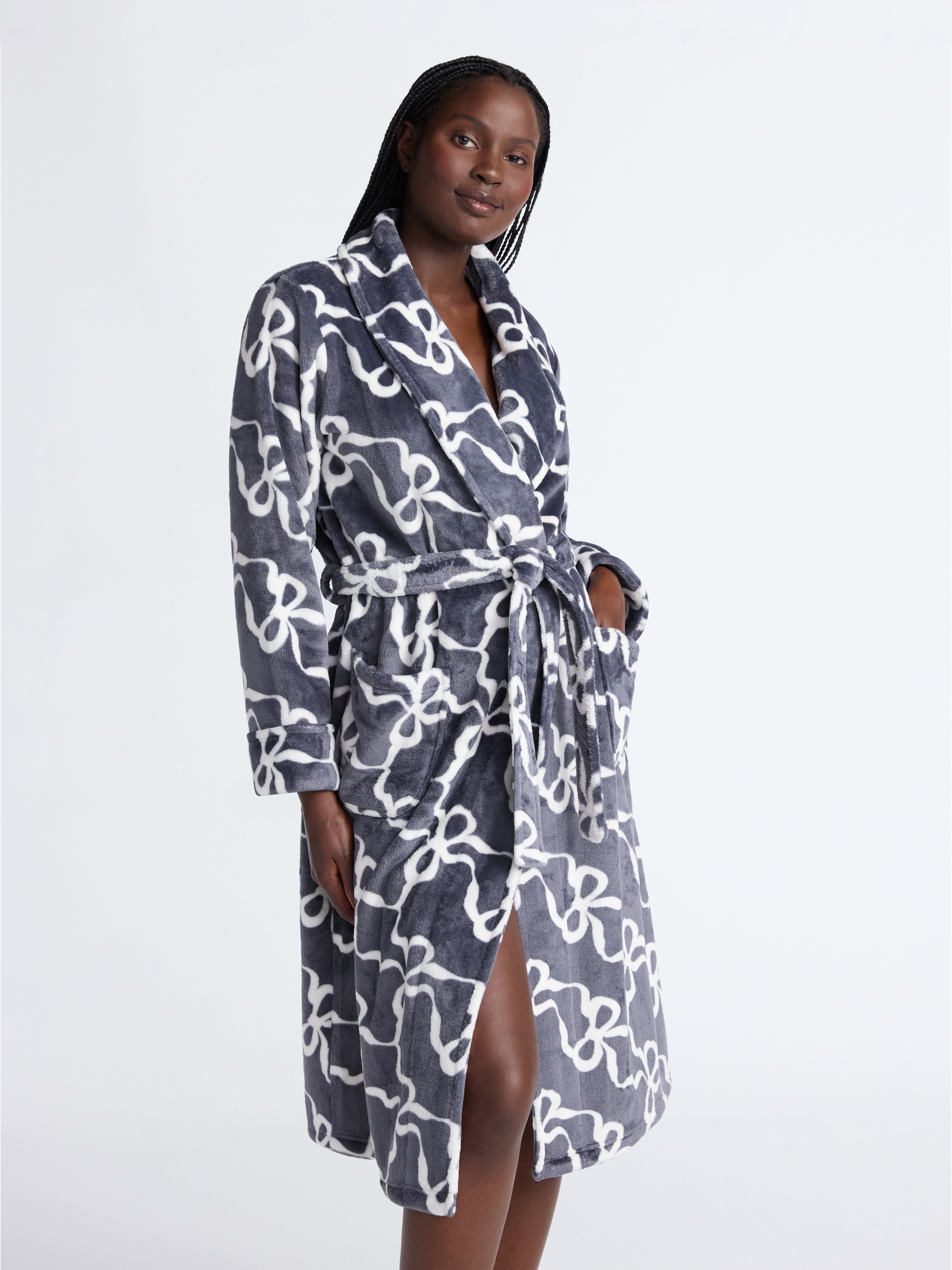 Joyspun Women's Plush Robe, Sizes S-3X - Walmart.com