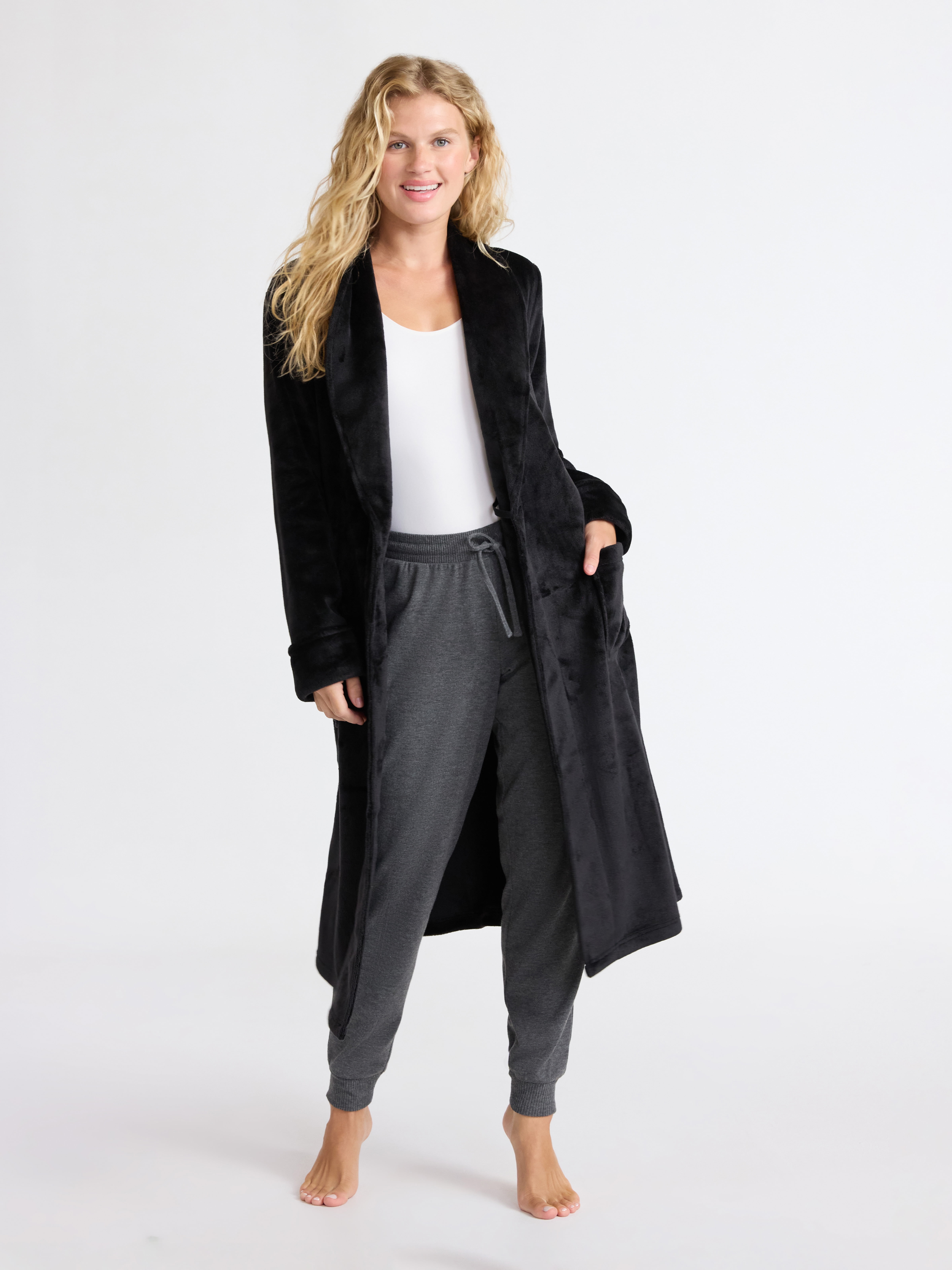 Joyspun Women's Plush Robe, Sizes S-3X - Walmart.com