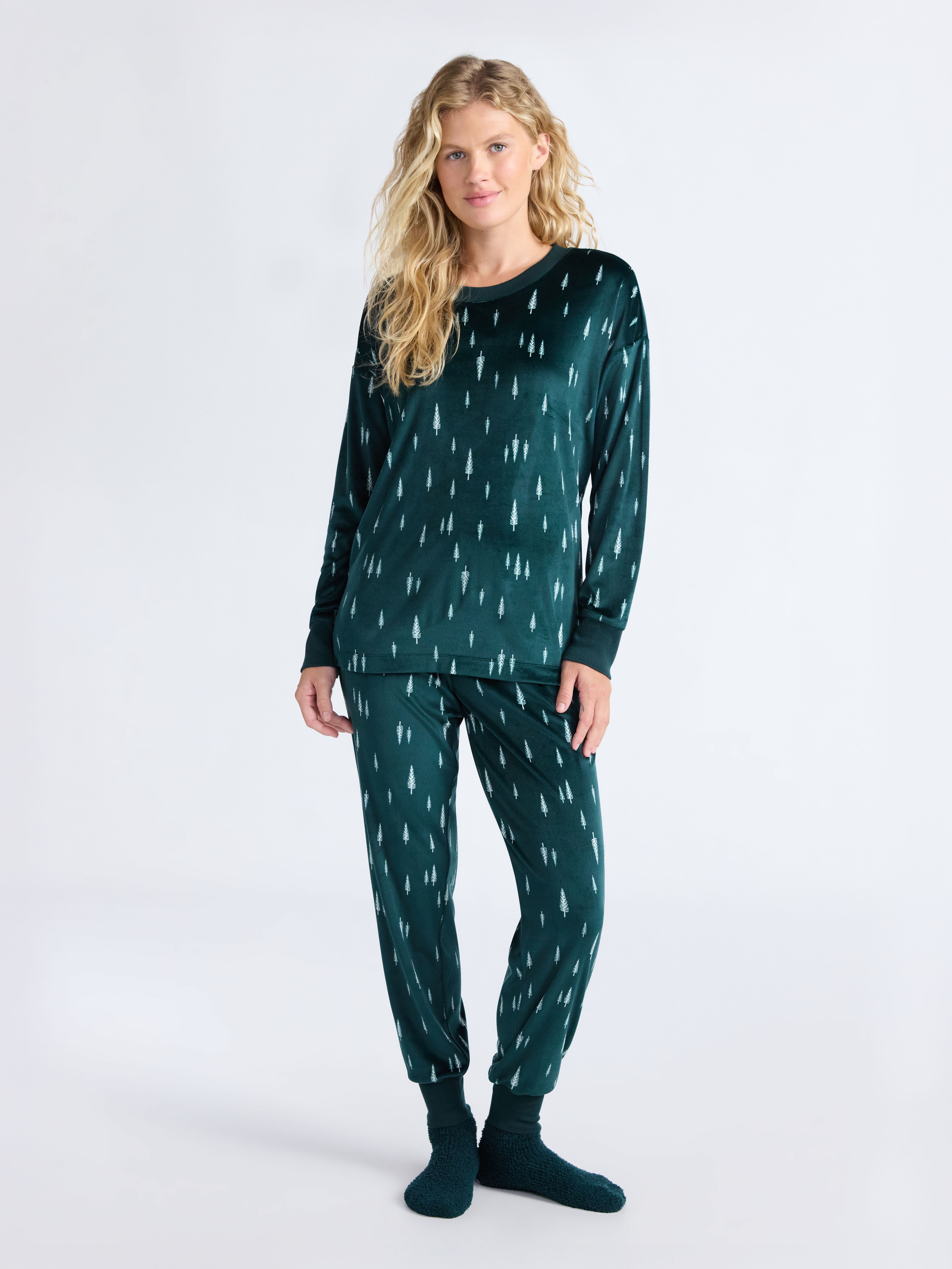 Joyspun Women’s Stretch Velour Long Sleeve Top, Pants, and Socks Pajama ...