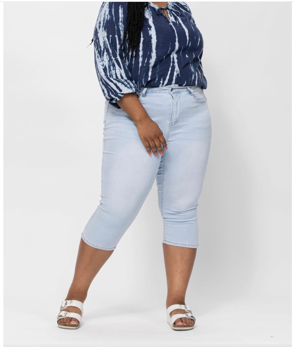 JUDY BLUE PLUS SIZE MID RISE LIGHT DENIM CAPRI - Walmart.com