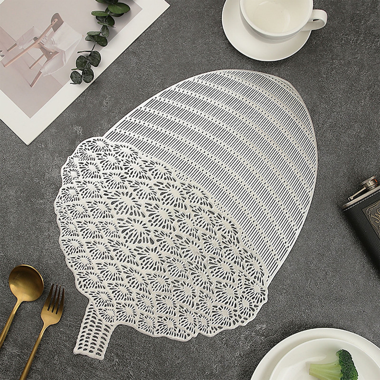 JWshufel Christmas Table Mat Waterproof Anti Scald Pine Cone Design for ...