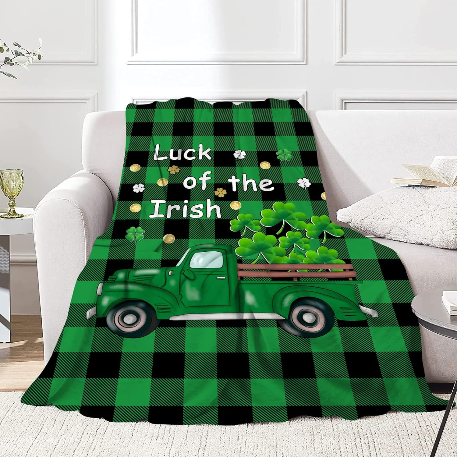 JXNUO Green Plaid Throw Blanket Retro Truck with Clover Happy St ...