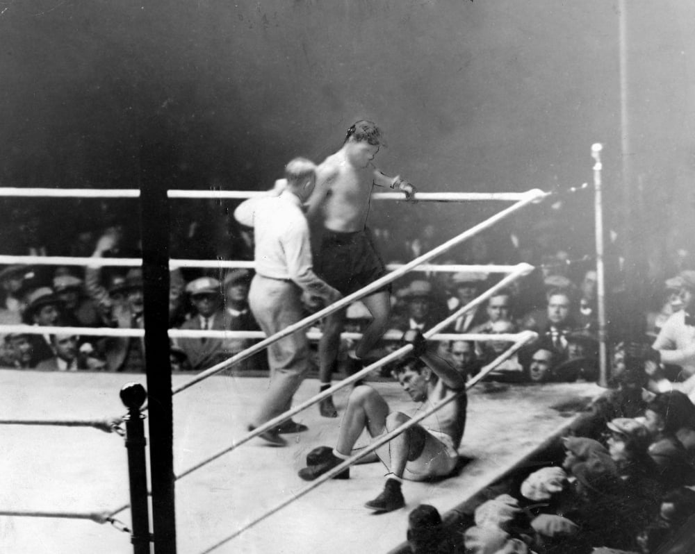 Jack Dempsey Knocks Down Gene Tunney In 7Th Round Of Controversial ...