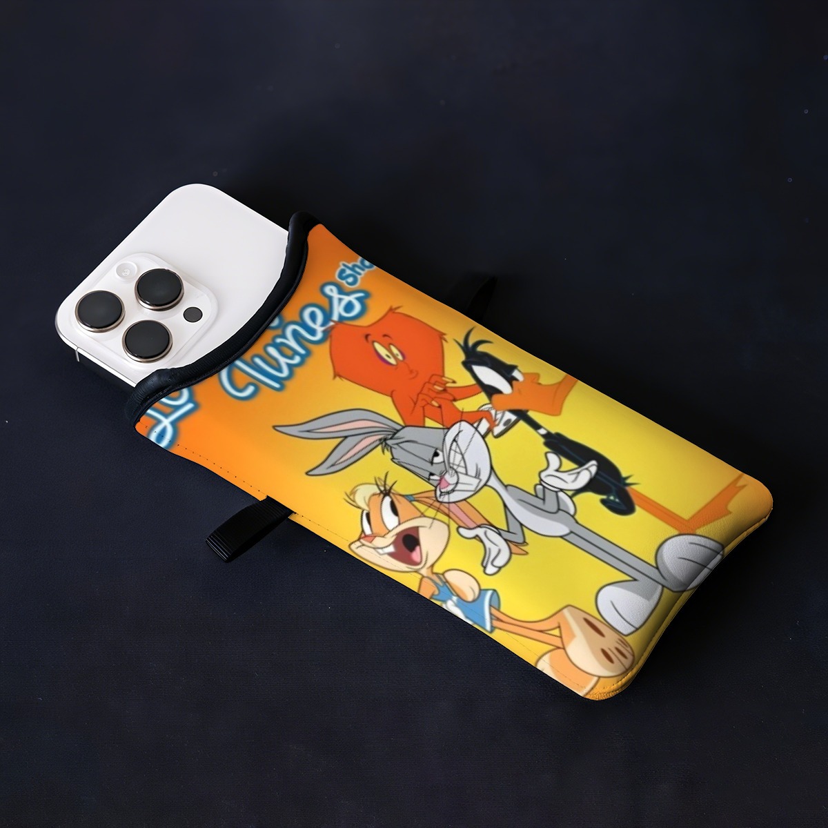Jalen and Carter waterproof phone pouch offers strong protection and ...