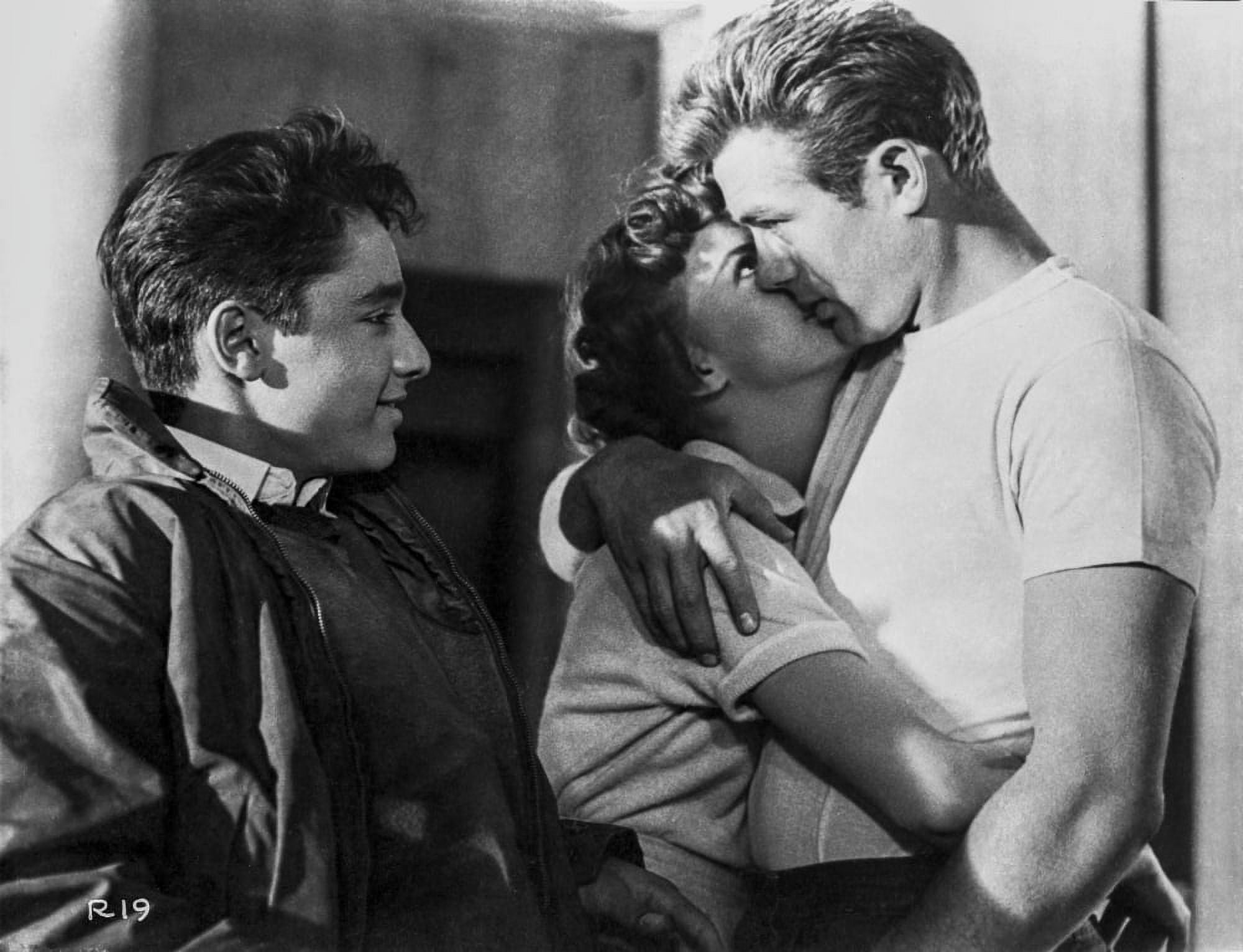 James Dean Kissing in Classic Photo Print (8 x 10) - Walmart.com