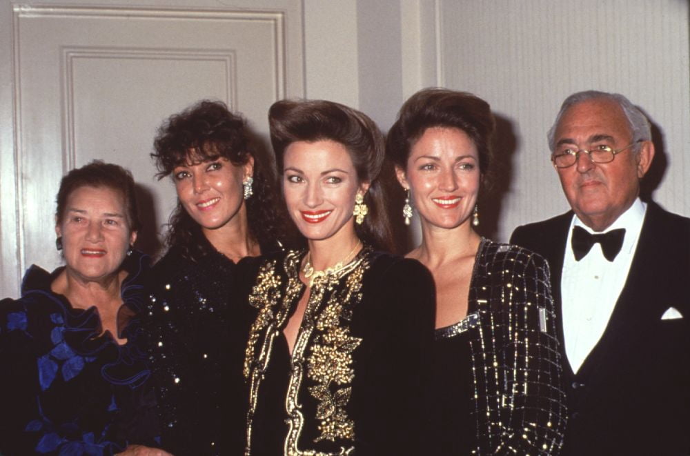 Jane Seymour With Parents And Sisters Photo Print (8 x 10) - Item ...