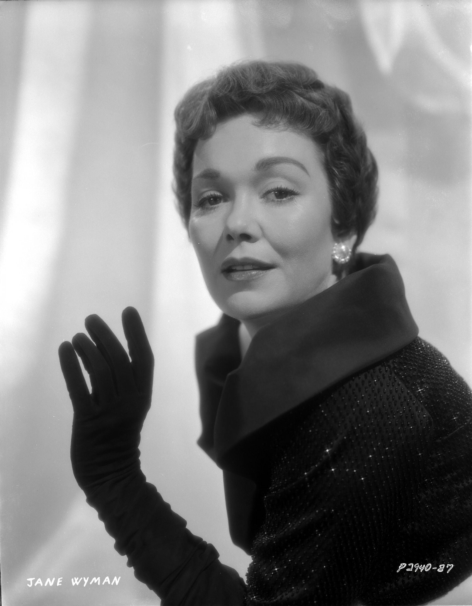 Jane Wyman Portrait in Black Linen Long Sleeve Tweed Dress and Black ...