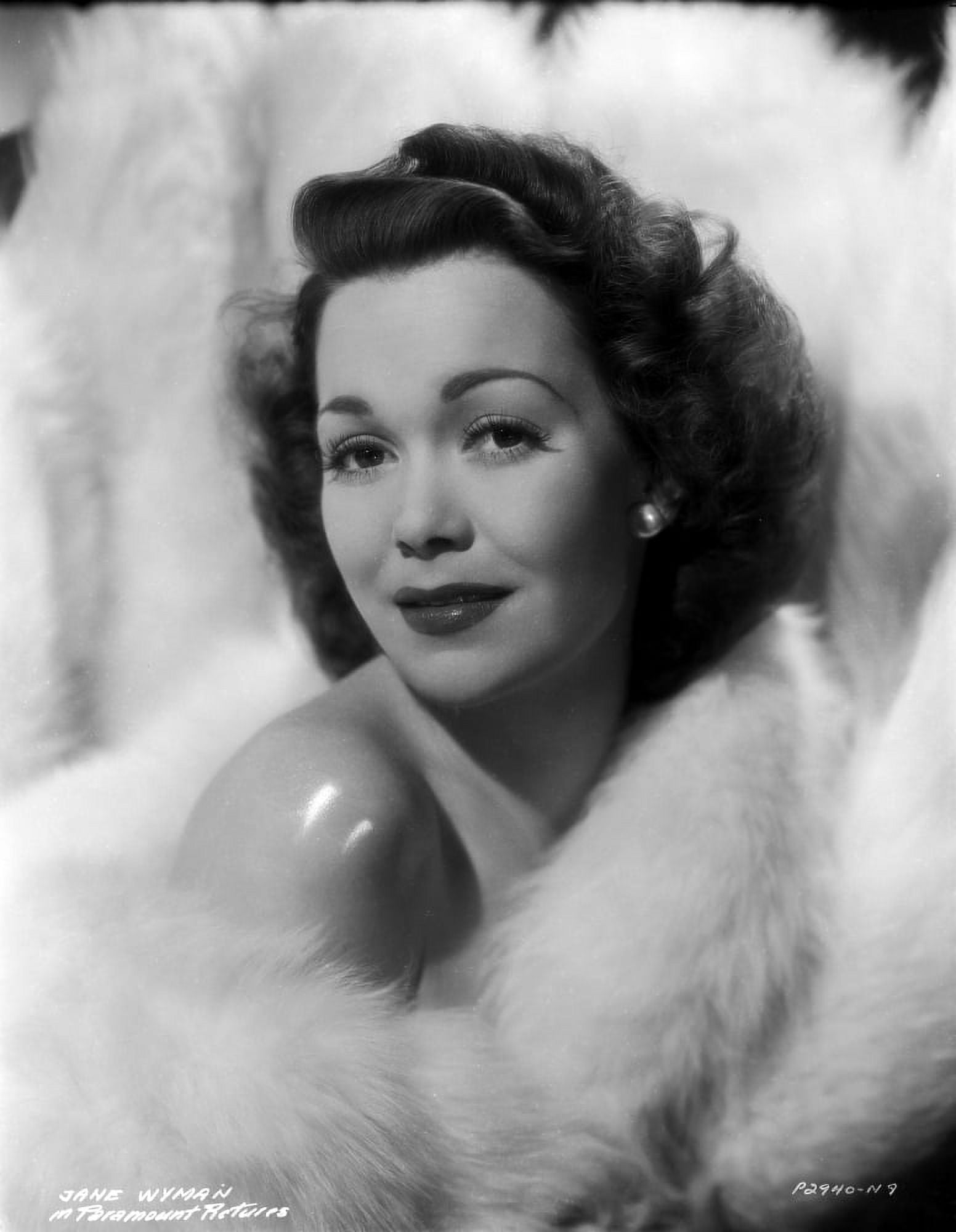 Jane Wyman Portrait in White Fur Pelt Boa on the Shoulders Photo Print ...