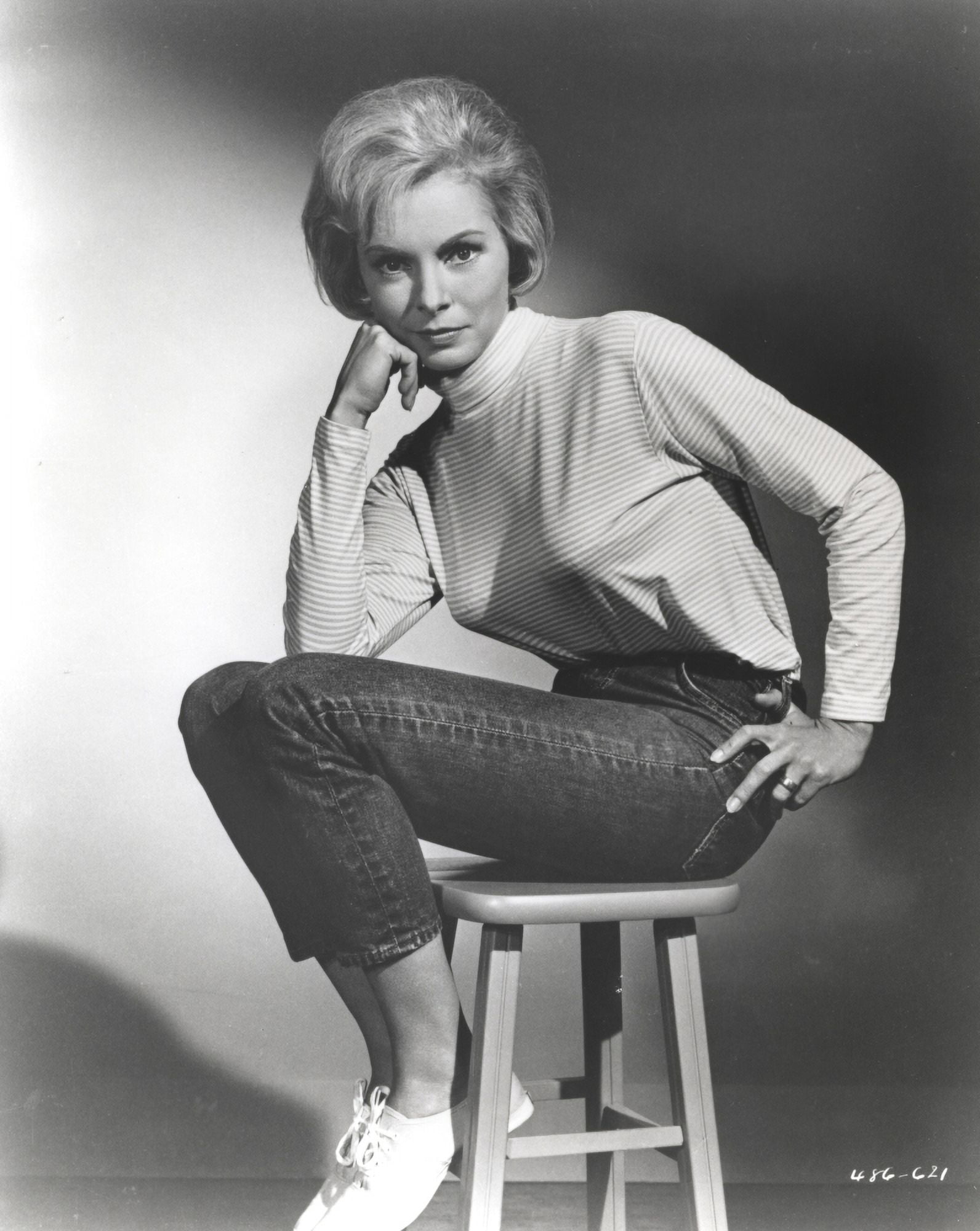 Janet Leigh sitting on a Chiar in White High Neck Long Sleeve Linen ...