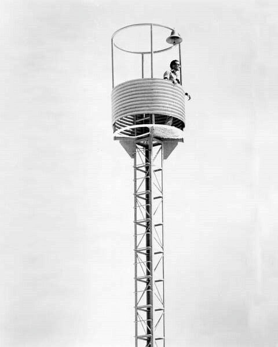 Jaws 2 1978 Roy Scheider as Chief Brody up in lookout tower 16x20 ...