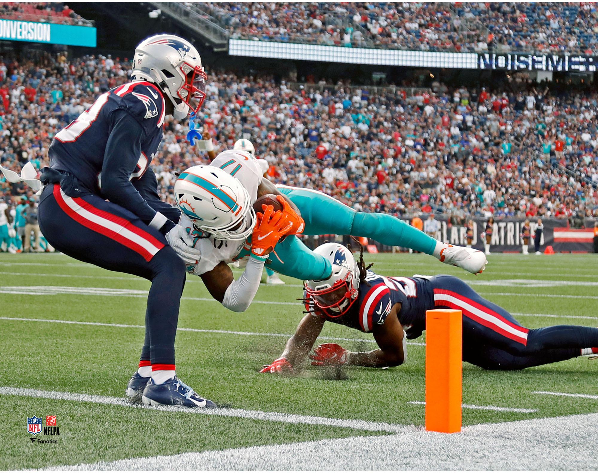 Jaylen Waddle Miami Dolphins Unsigned NFL Rookie Debut Touchdown ...