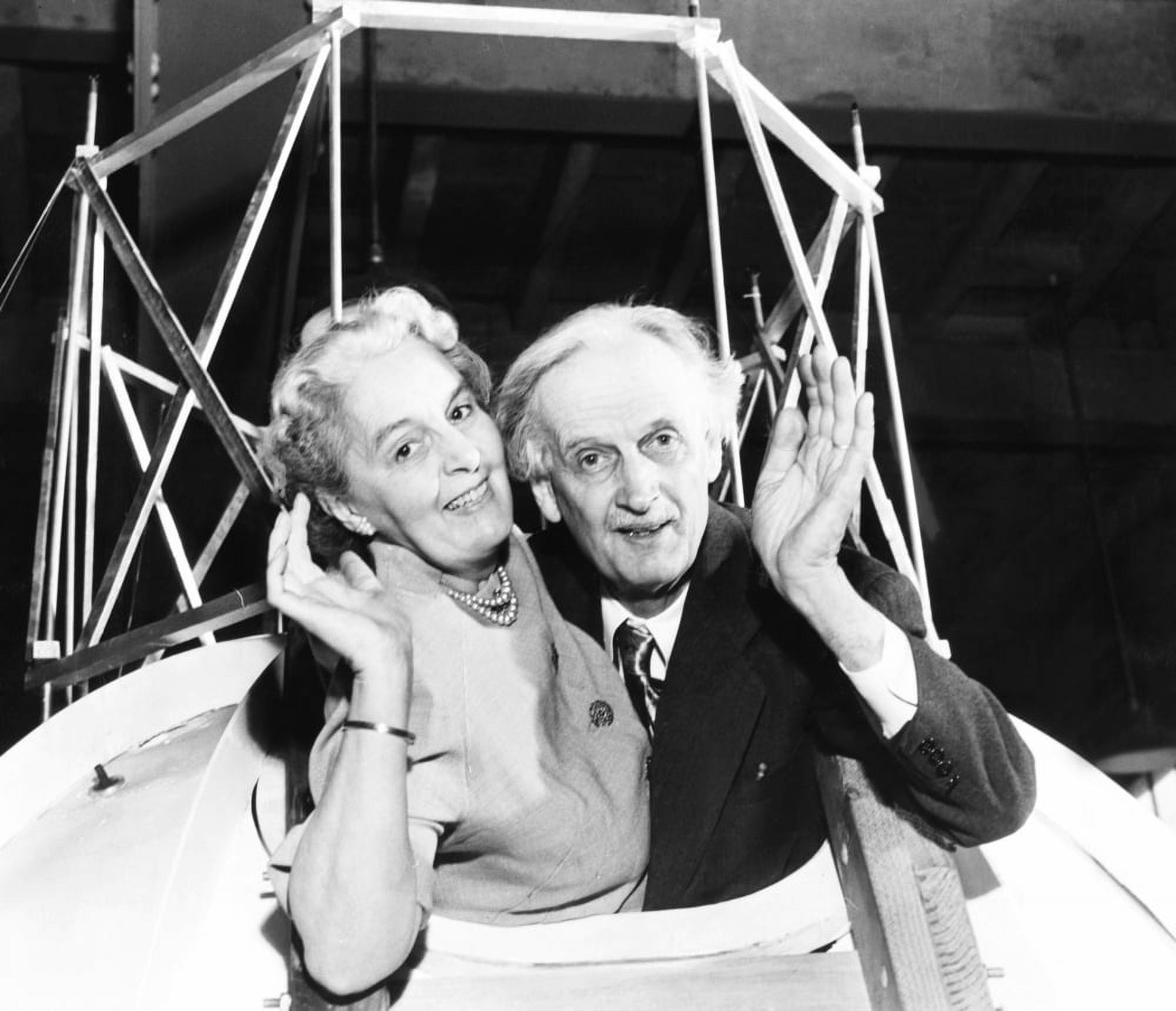 Jean And Jeannette Piccard In The Gondola Of Piccard'S 1934 Ascension ...