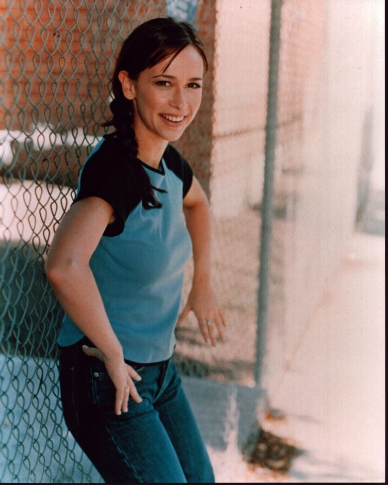 Jennifer Love Hewitt Leaning On Fence Photo Print (16 x 20) - Item ...