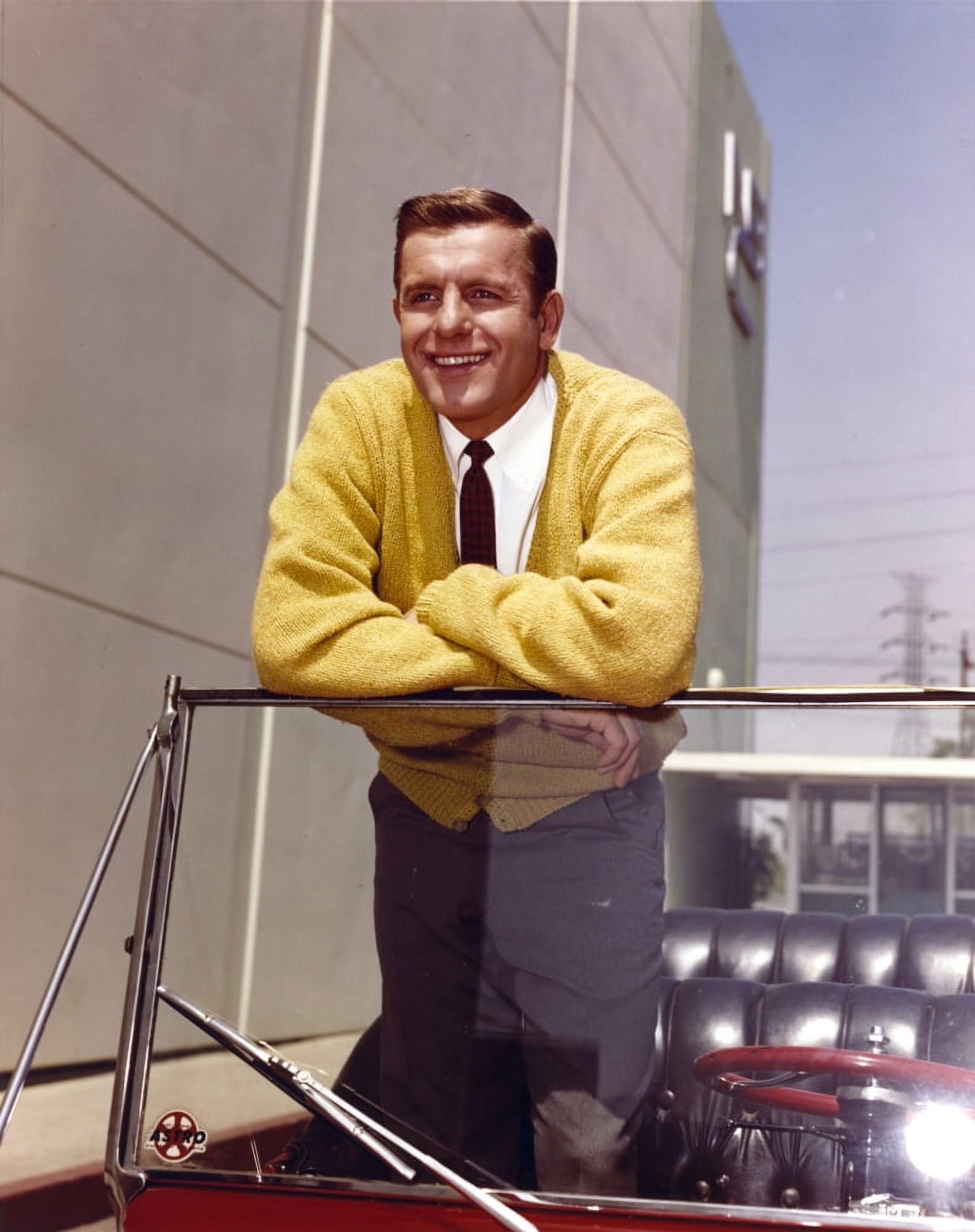 Jerry Van Dyke Leaning in Yellow Coat Photo Print (8 x 10) - Walmart.com