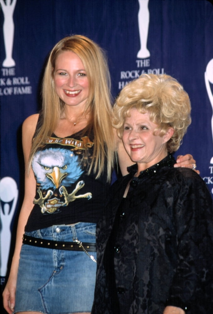 Jewel And Brenda Lee At The Rock And Roll Hall Of Fame Nyc 3182002 By ...