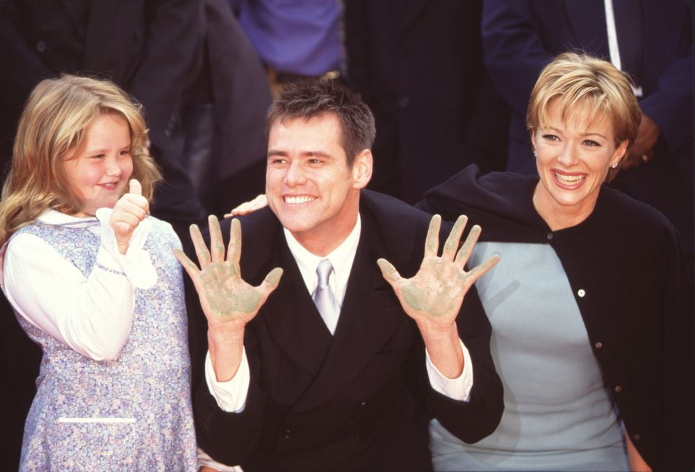 Jim Carrey & Lauren Holly With Daughter Jane Prints At Chinese Theatre ...
