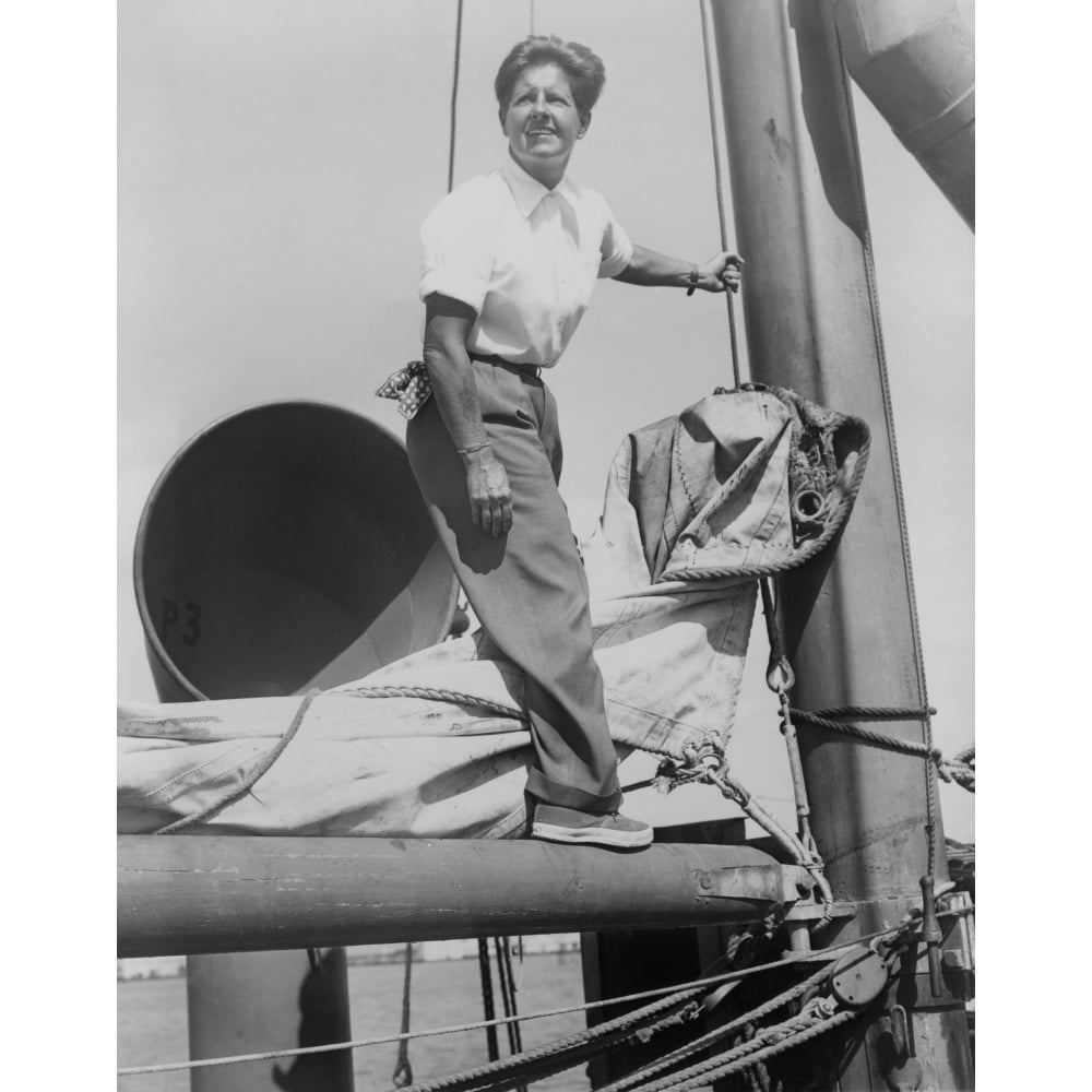 Joe Carstairs On The Rigging Of Her Yacht Sonia 2 In 1944. Marion ...