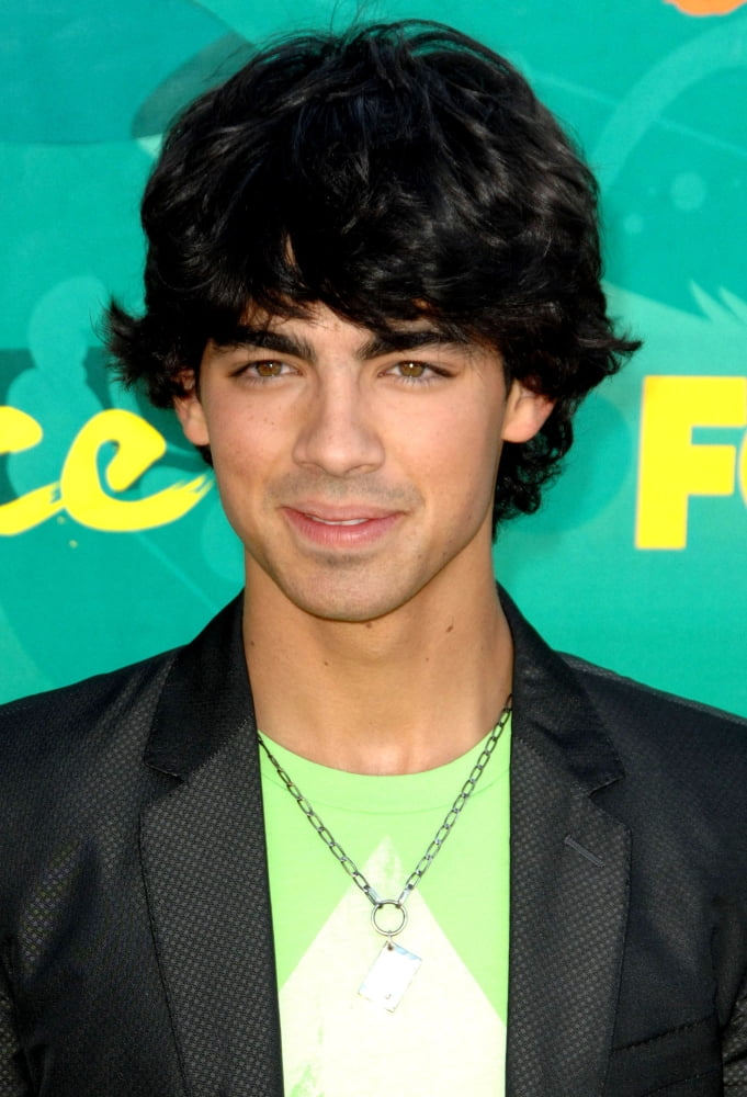 Joe Jonas At Arrivals For Teen Choice Awards, Gibson Amphitheatre At ...