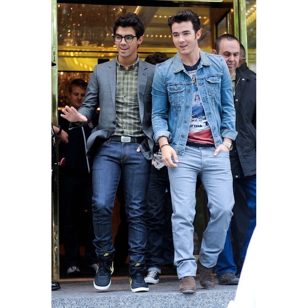 Joe Jonas Kevin Jonas Leave Their Midtown Manhattan Hotel Out And About ...