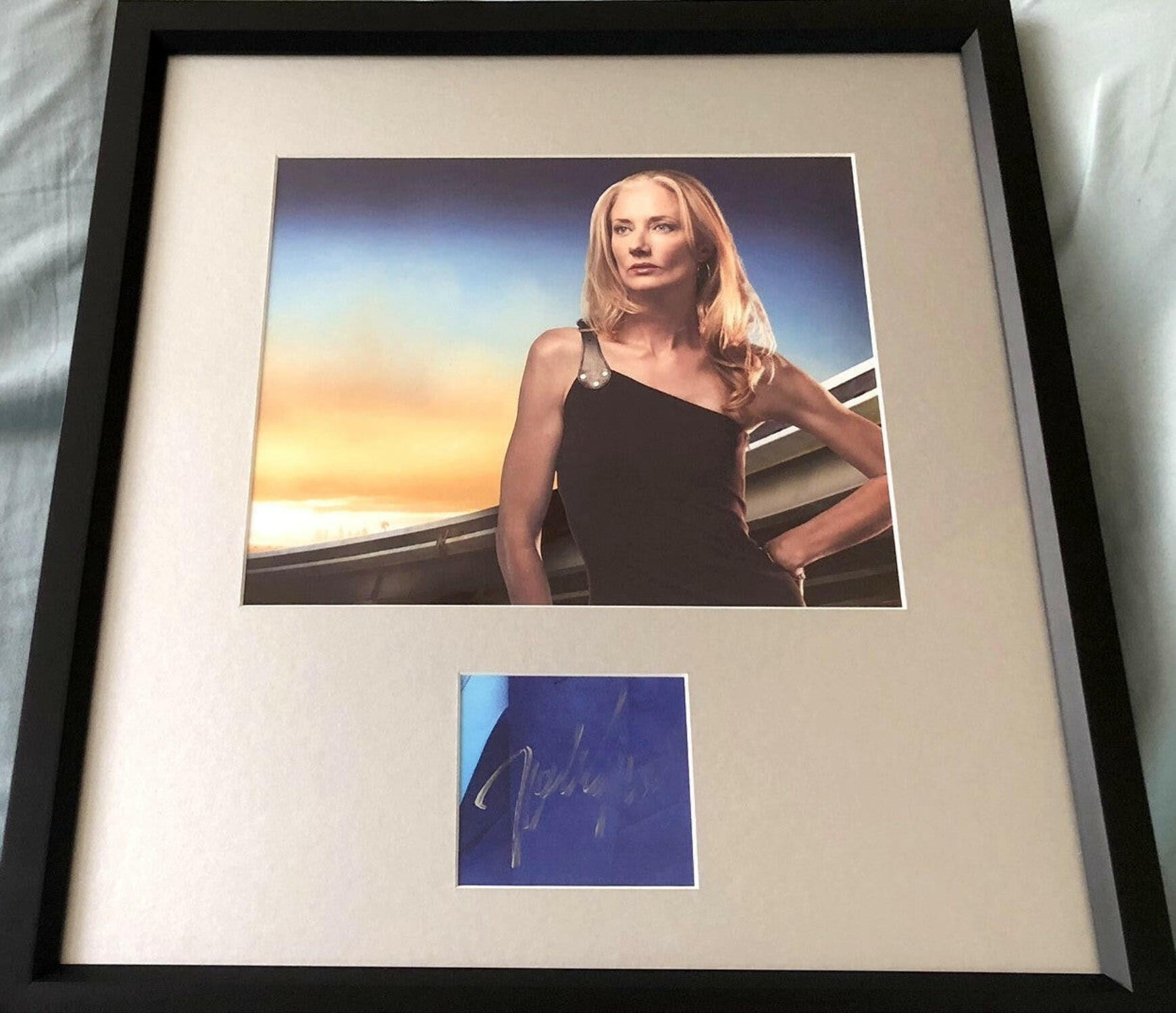 Joely Richardson autograph framed with Nip/Tuck 8x10 photo JSA ...
