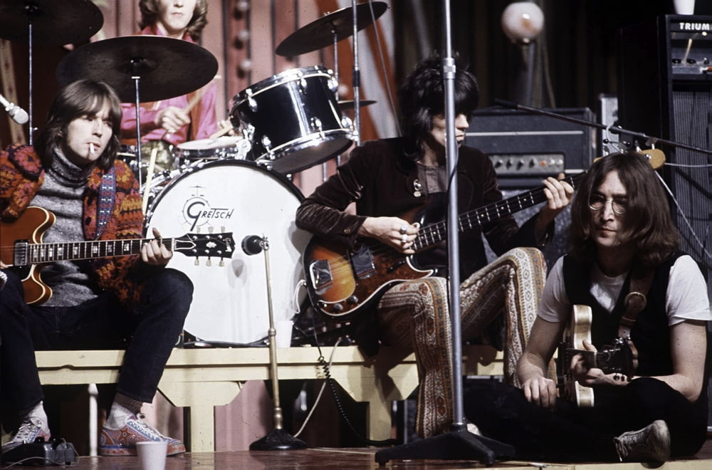 John Lennon on stage with Eric Clapton, Mitch Mitchell and Keith ...