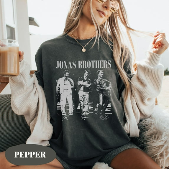 Jonas Brothers 20Th Anniversary Shirt, Vintage Living The Dream Tour 2025 Tee, Jonas Fan ...
